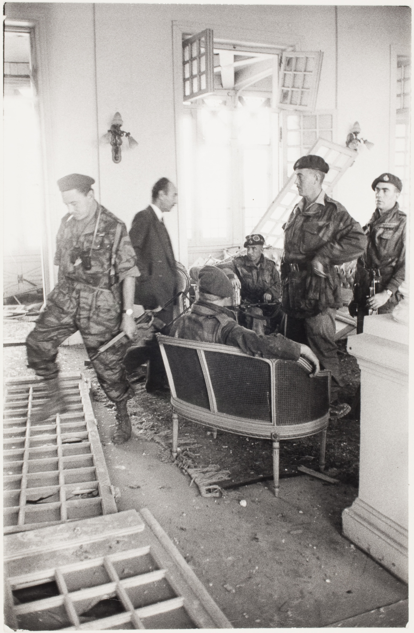 [Soldiers in bombed living room, Suez] | International Center of ...