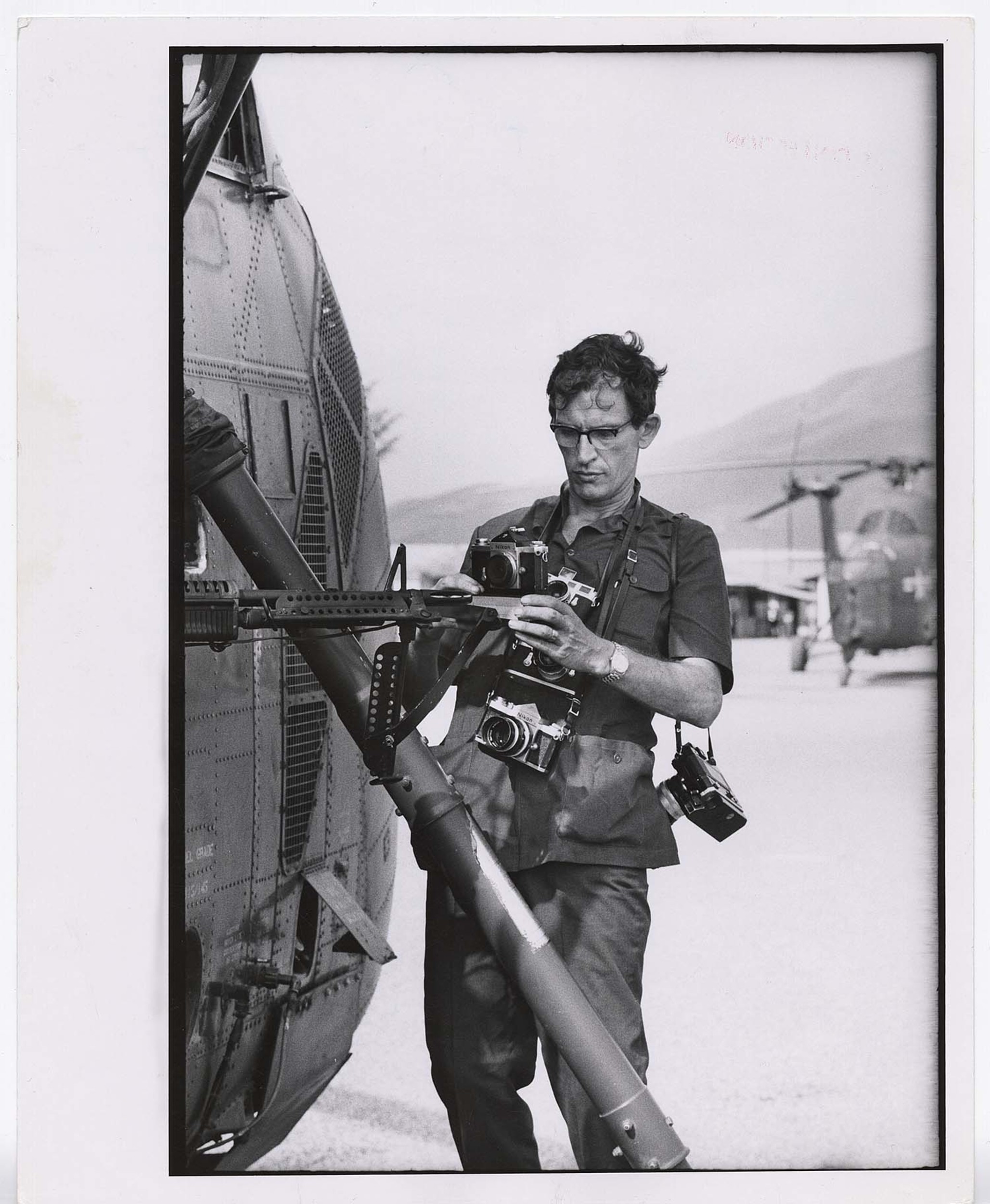 [LIFE photographer Larry Burrows attaching cameras to helicopter Yankee ...