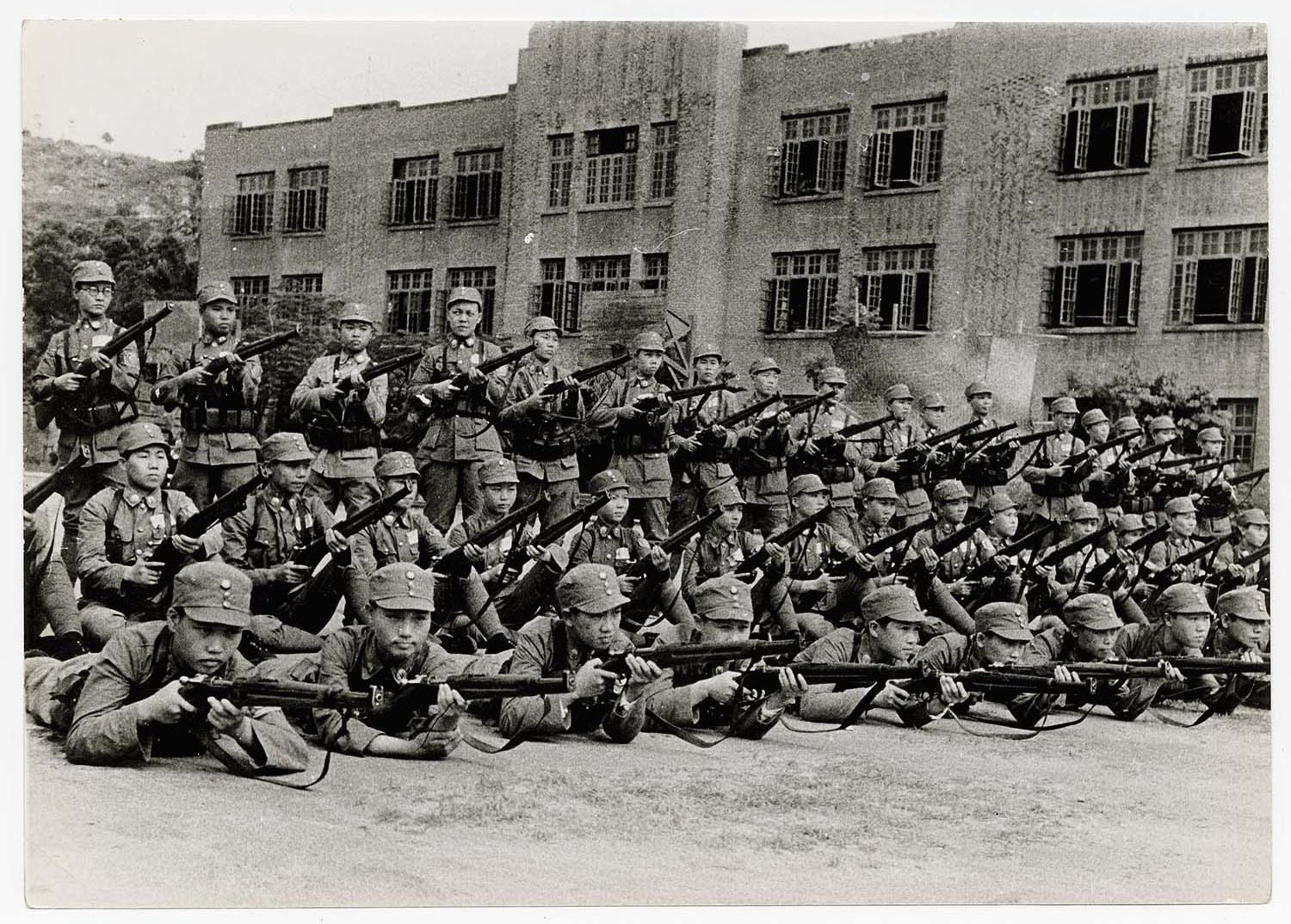 [Student soldiers at the University of Canton, Guangzhou, China ...
