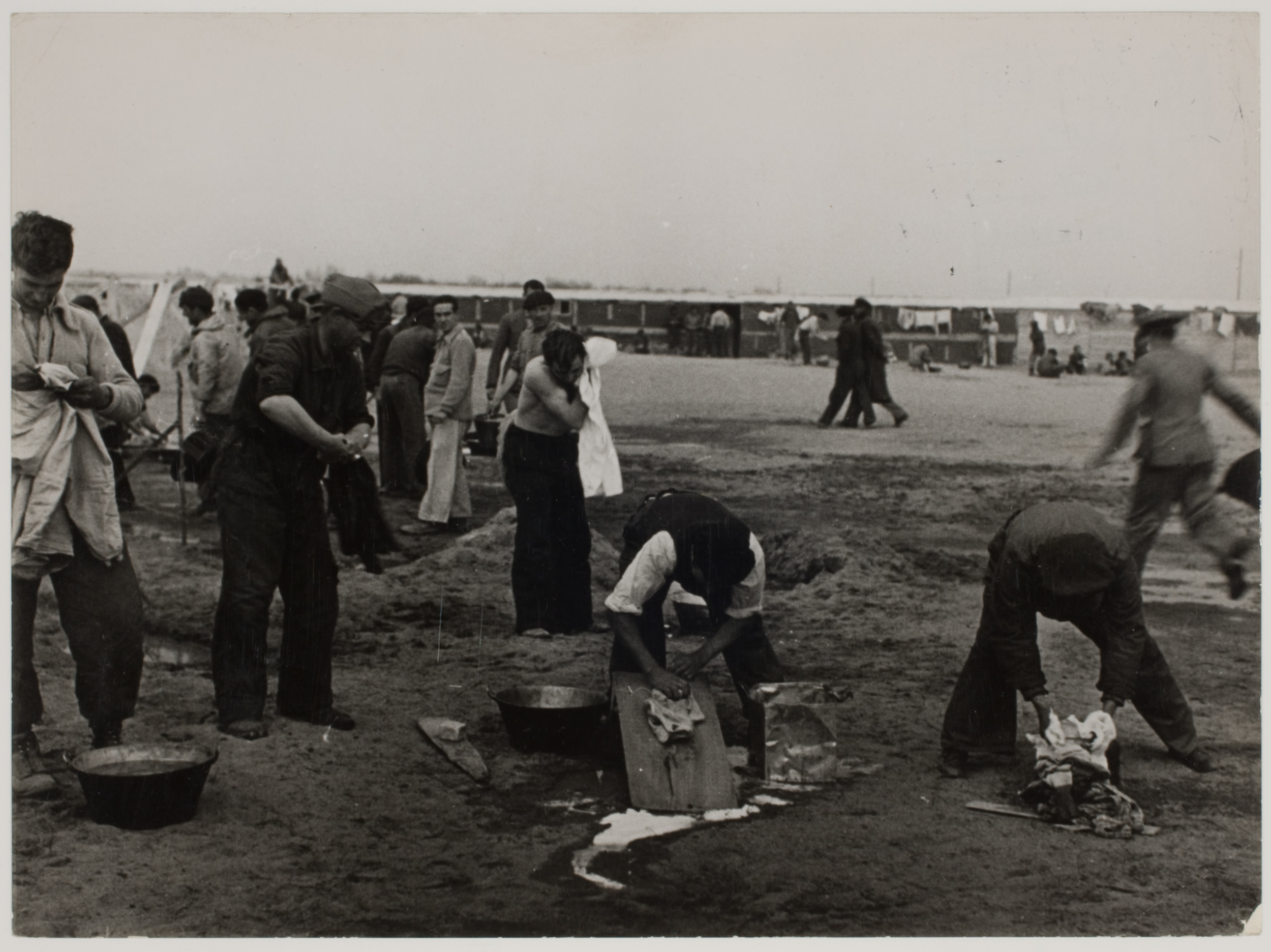 [Men washing their clothes at a concentration camp for Spanish refugees ...
