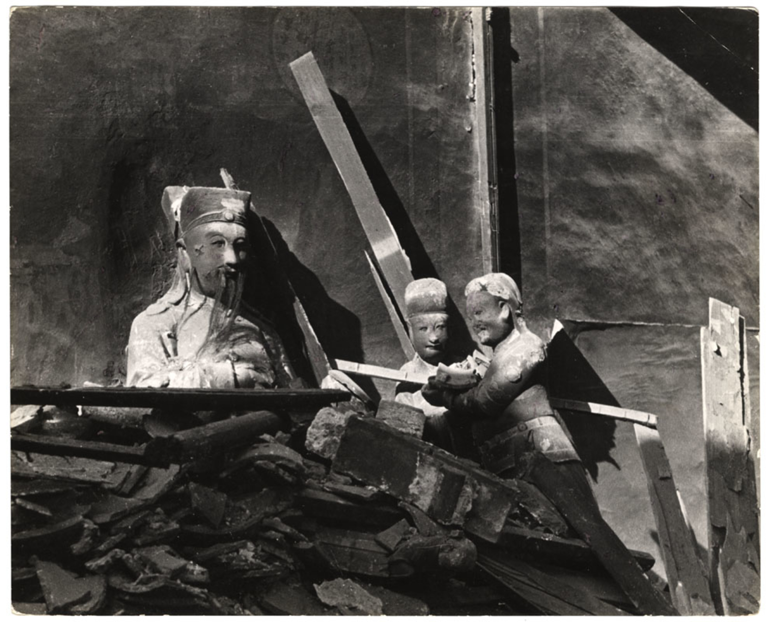 This Is War! Robert Capa at Work | International Center of Photography