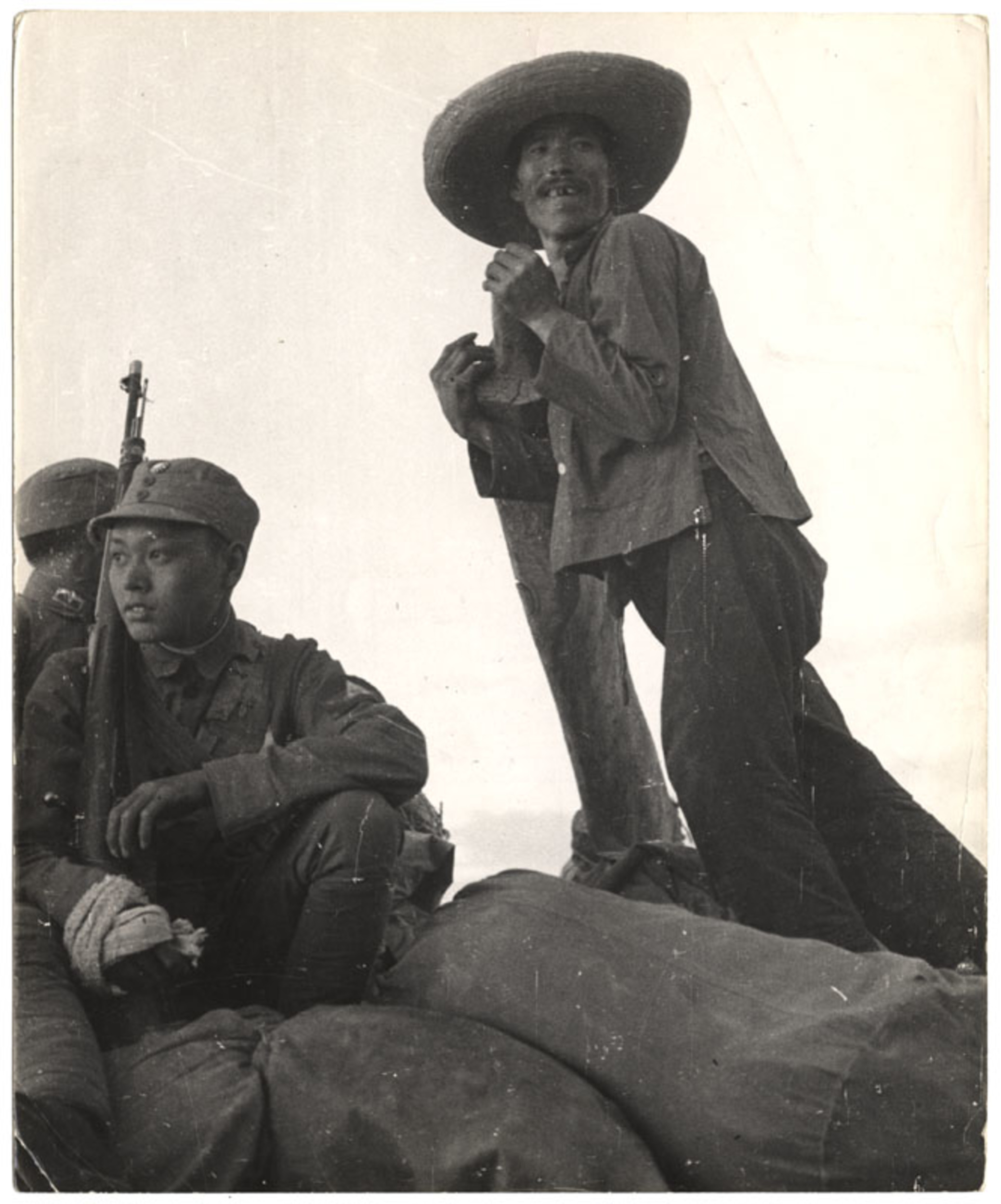 [A ferryman crossing the river in a barge with soldiers, Yangtze River ...