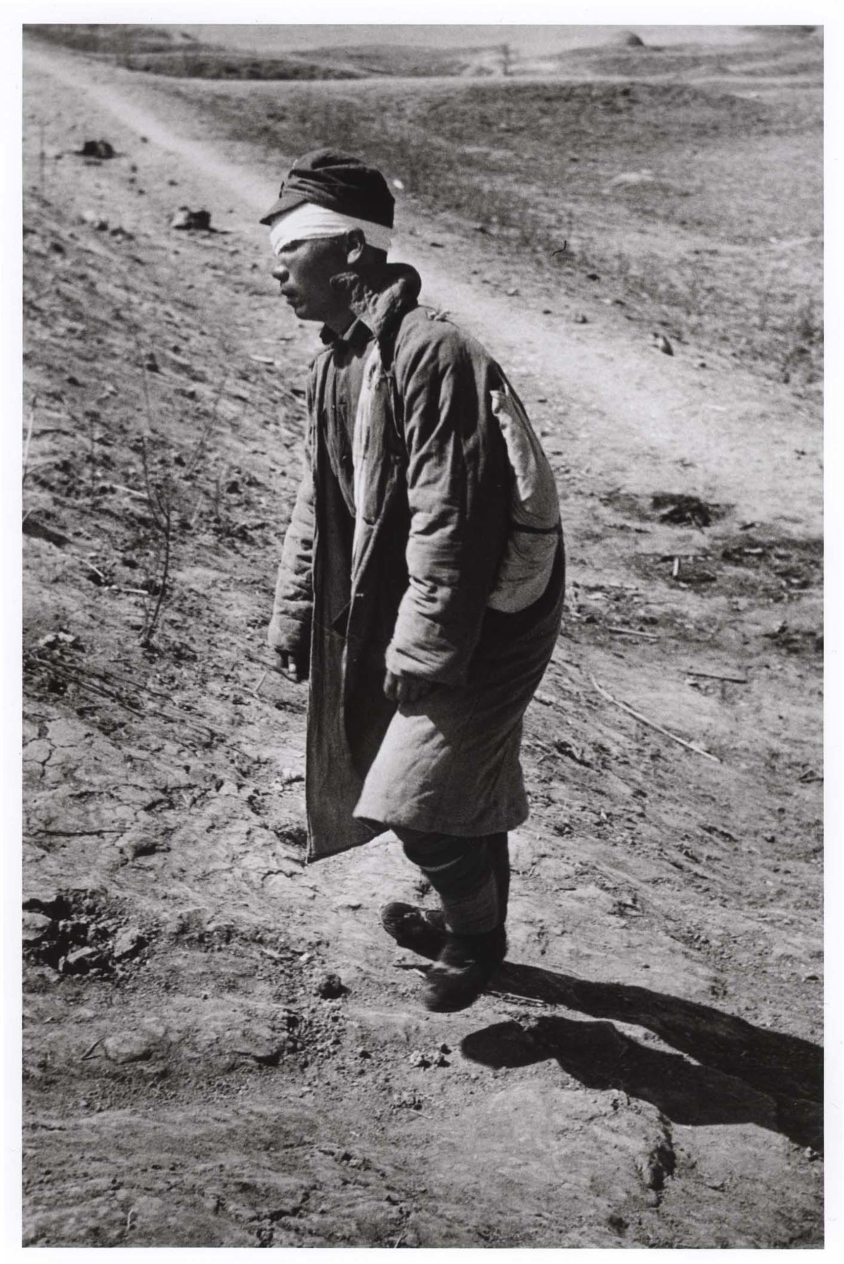 [Wounded soldier with bandaged head, Tai'erzhuang, Xuzhou front, China ...