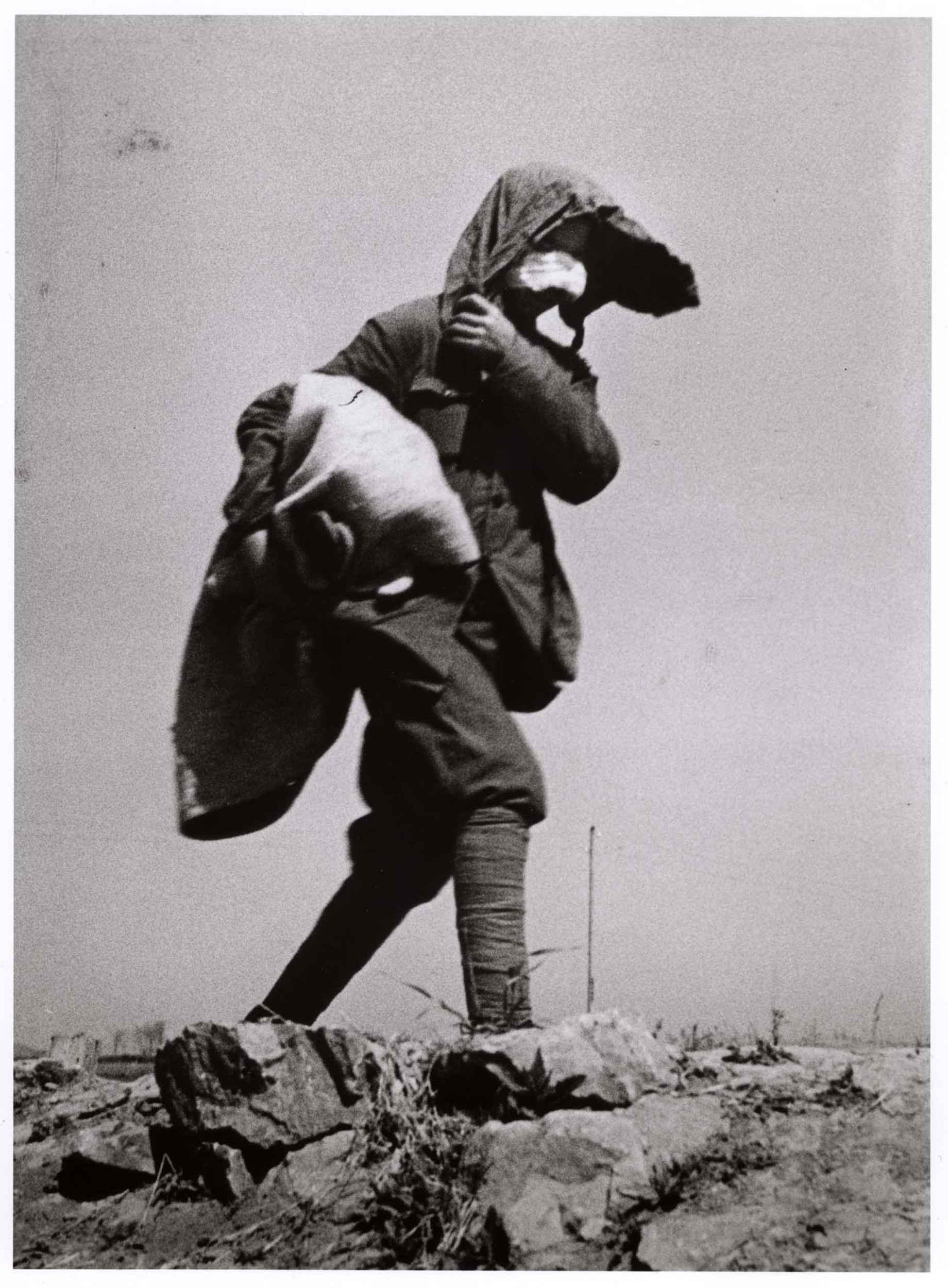 [Wounded soldier with bandaged face, Tai'erzhuang, Xuzhou front, China ...