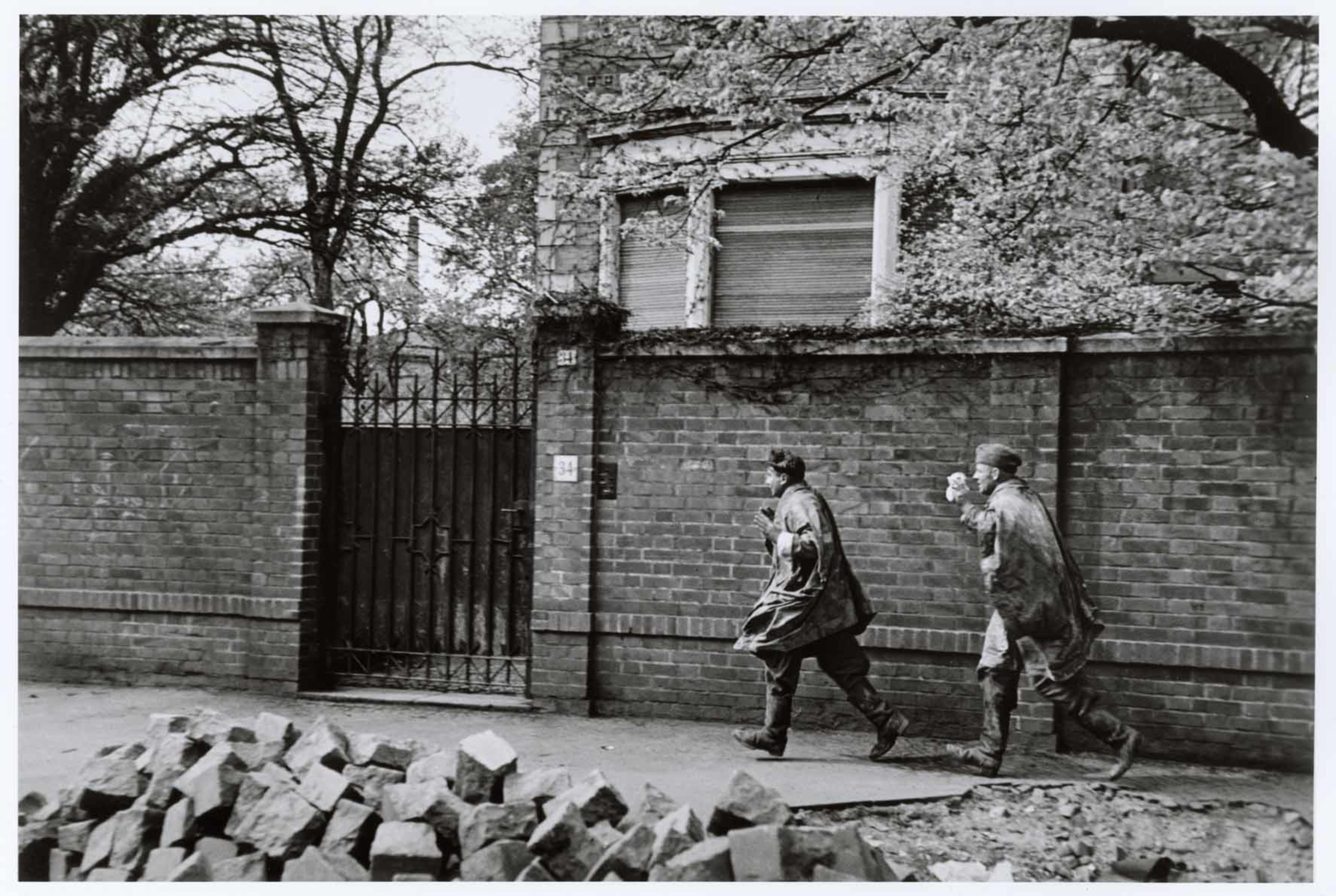 Robert Capa 1944 | International Center of Photography