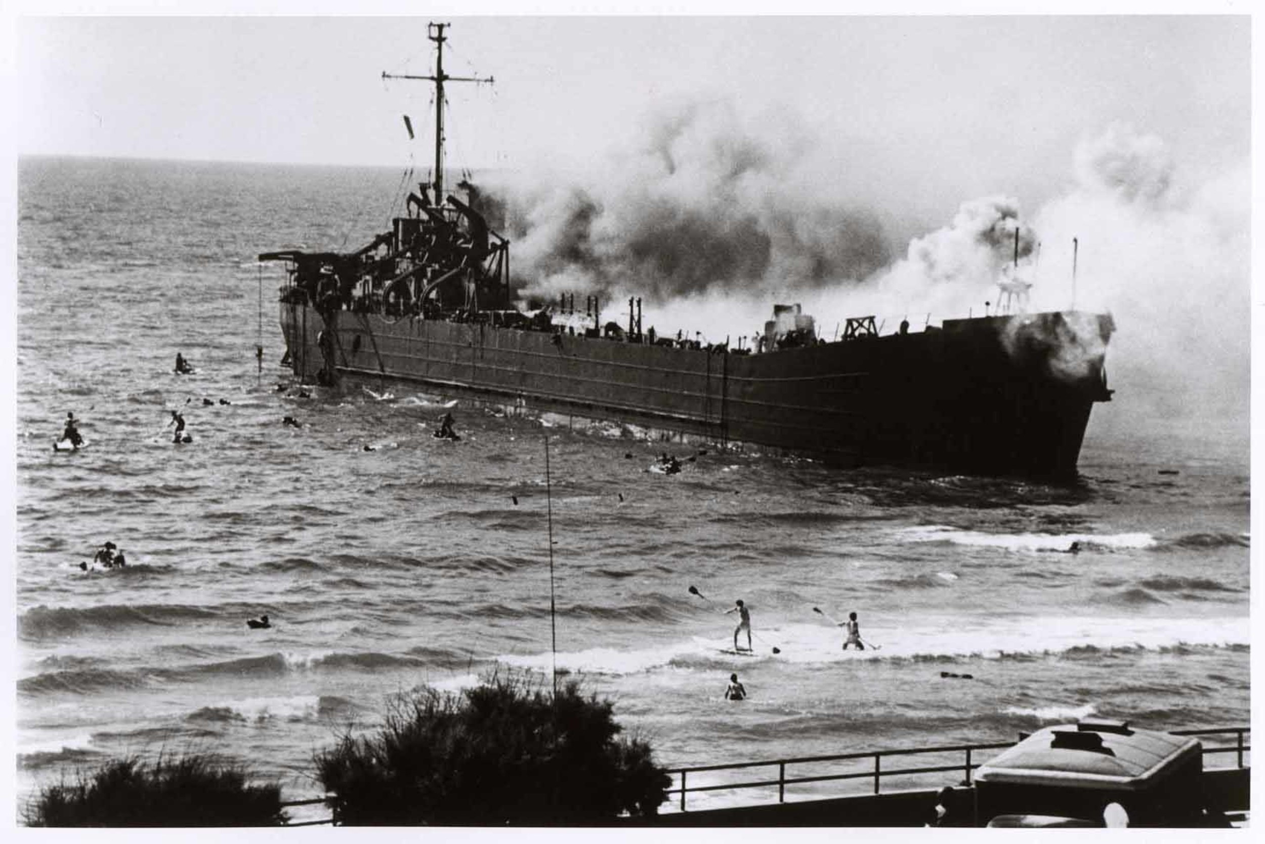 [The Altalena under fire from Israeli troops, Tel Aviv] | International ...