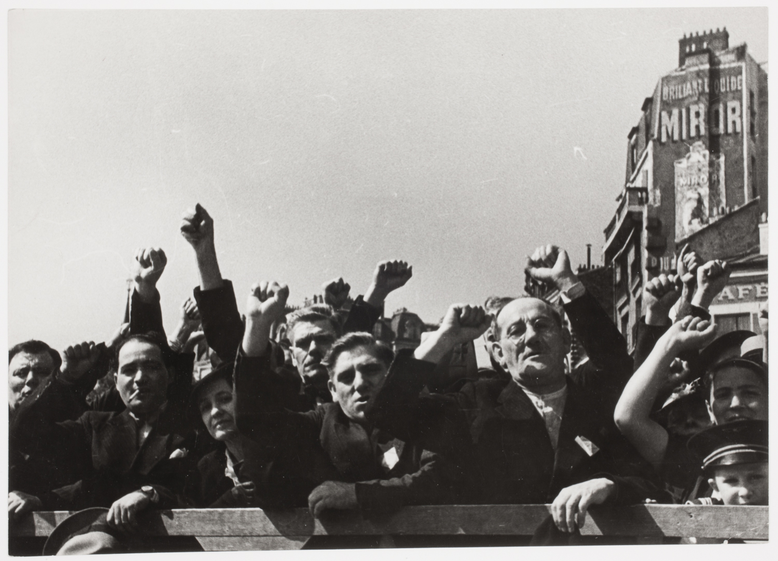 [Crowd saluting behing a wooden barricade, Paris] | International ...