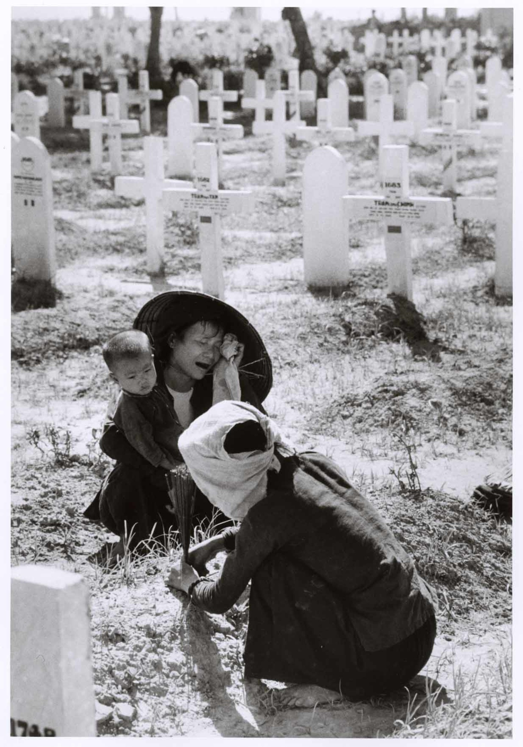 [Grieving women and child at graveside, Nam Dinh, Vietnam ...
