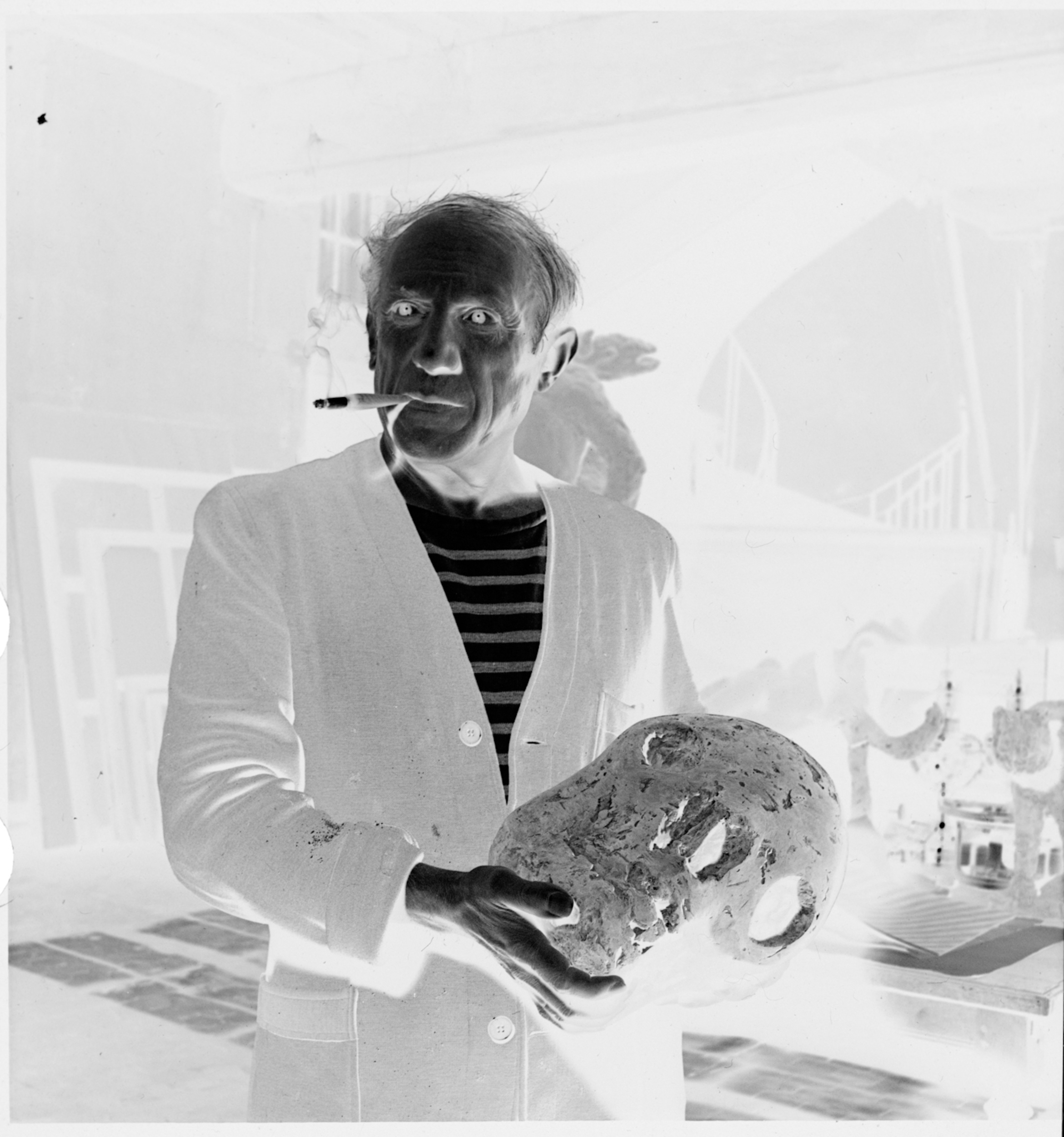 [Pablo Picasso holding a skull in his studio, Paris] | International ...
