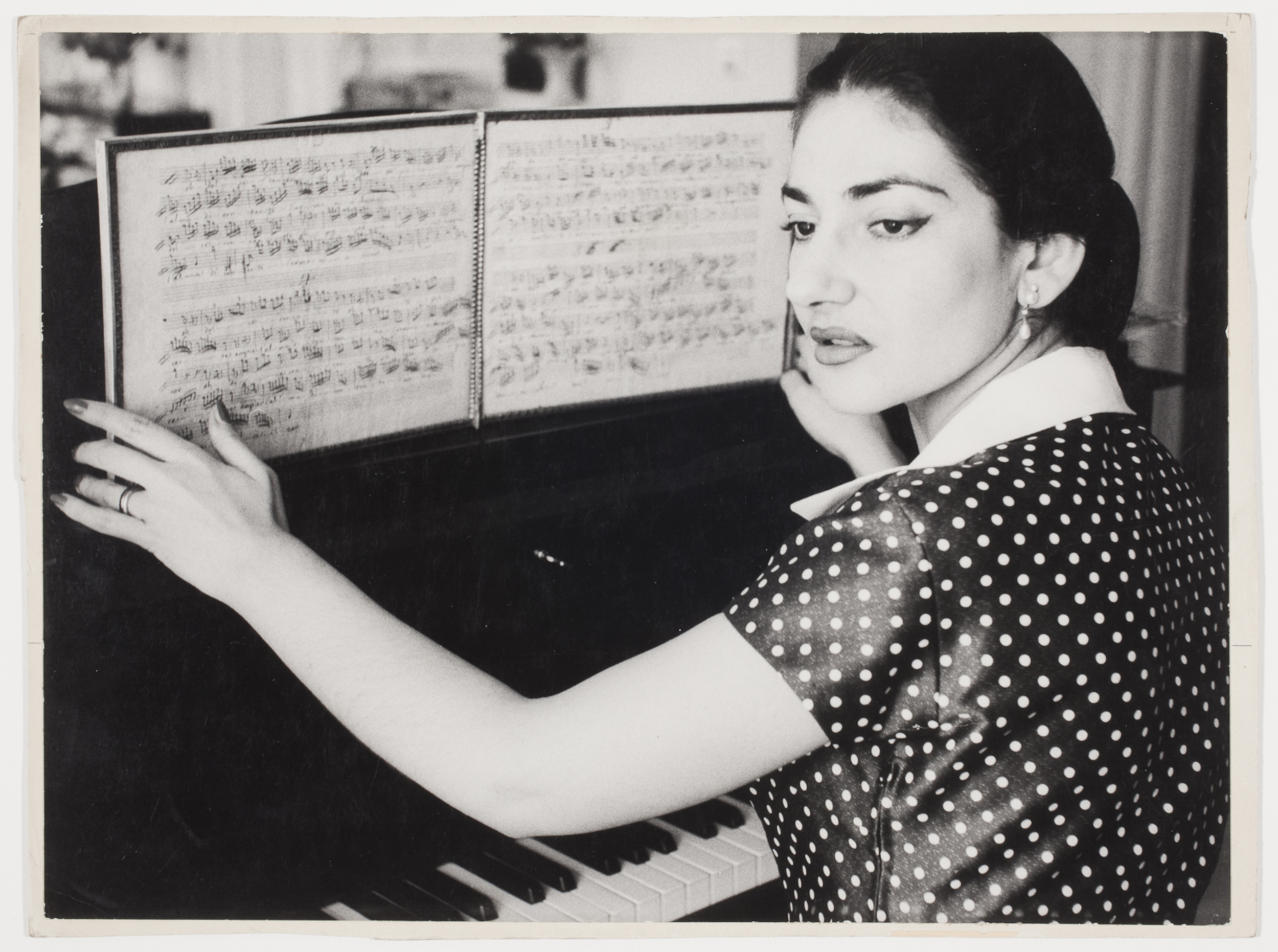 [Singer Maria Callas at piano, Rome] | International Center of Photography