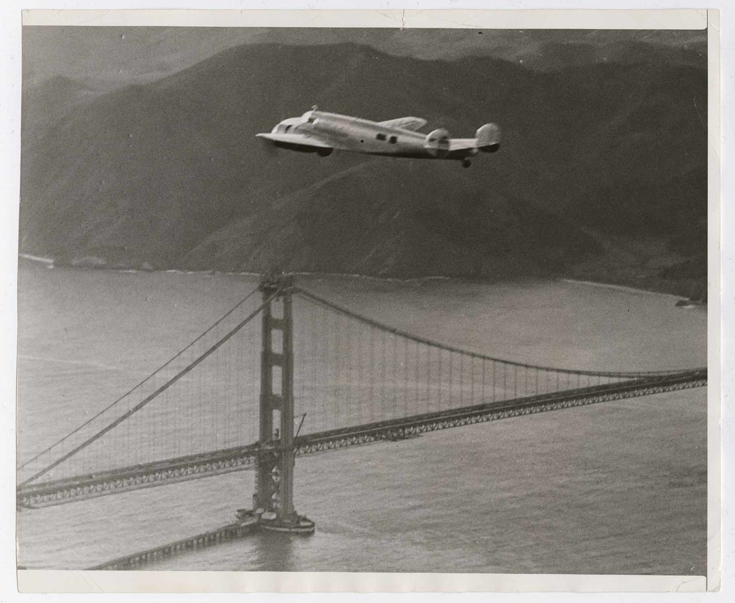 [Amelia Earhart and her Lockheed Electra above the Golden Gate Bridge ...