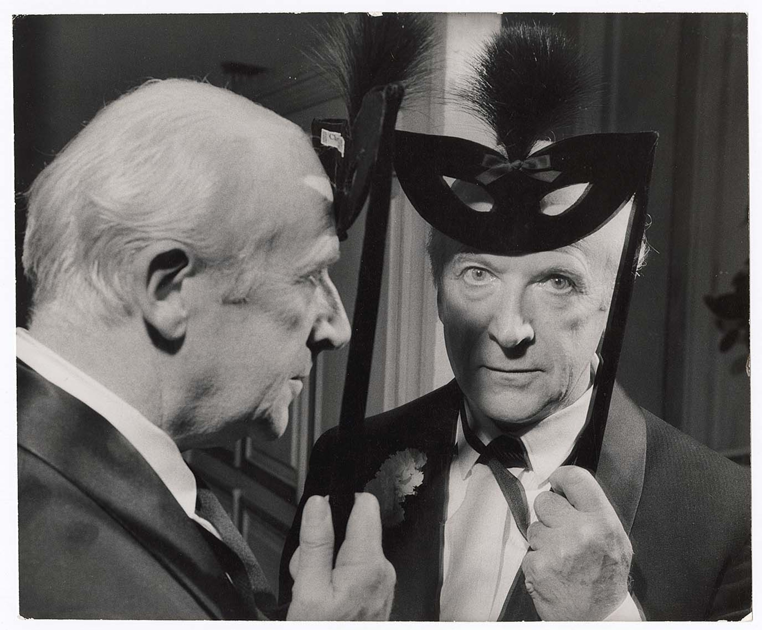 [Cecil Beaton at Truman Capote's Black and White Ball at the Plaza ...