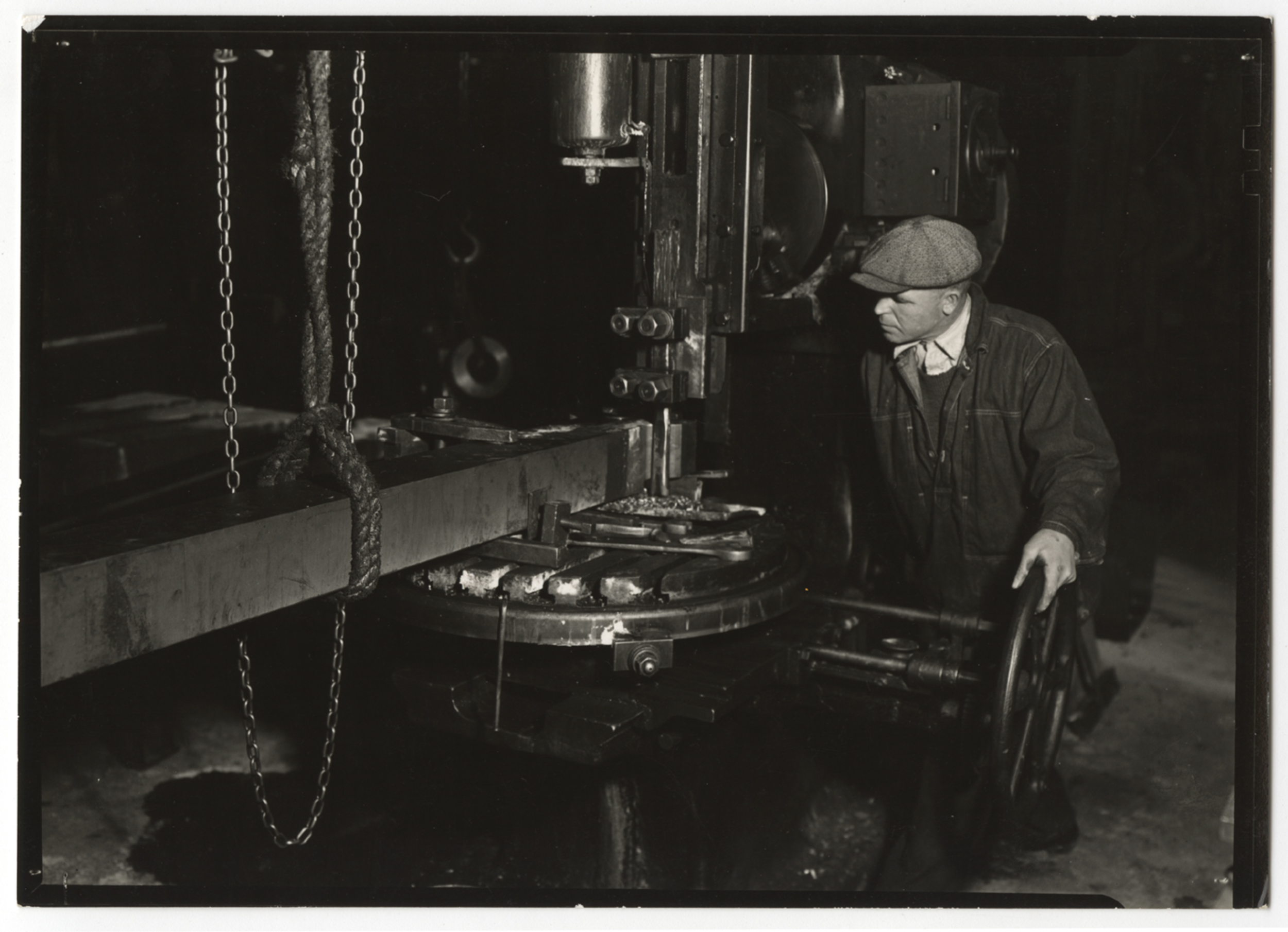 [Machinist shaping part of driveshaft on largest locomotive, Baldwin ...
