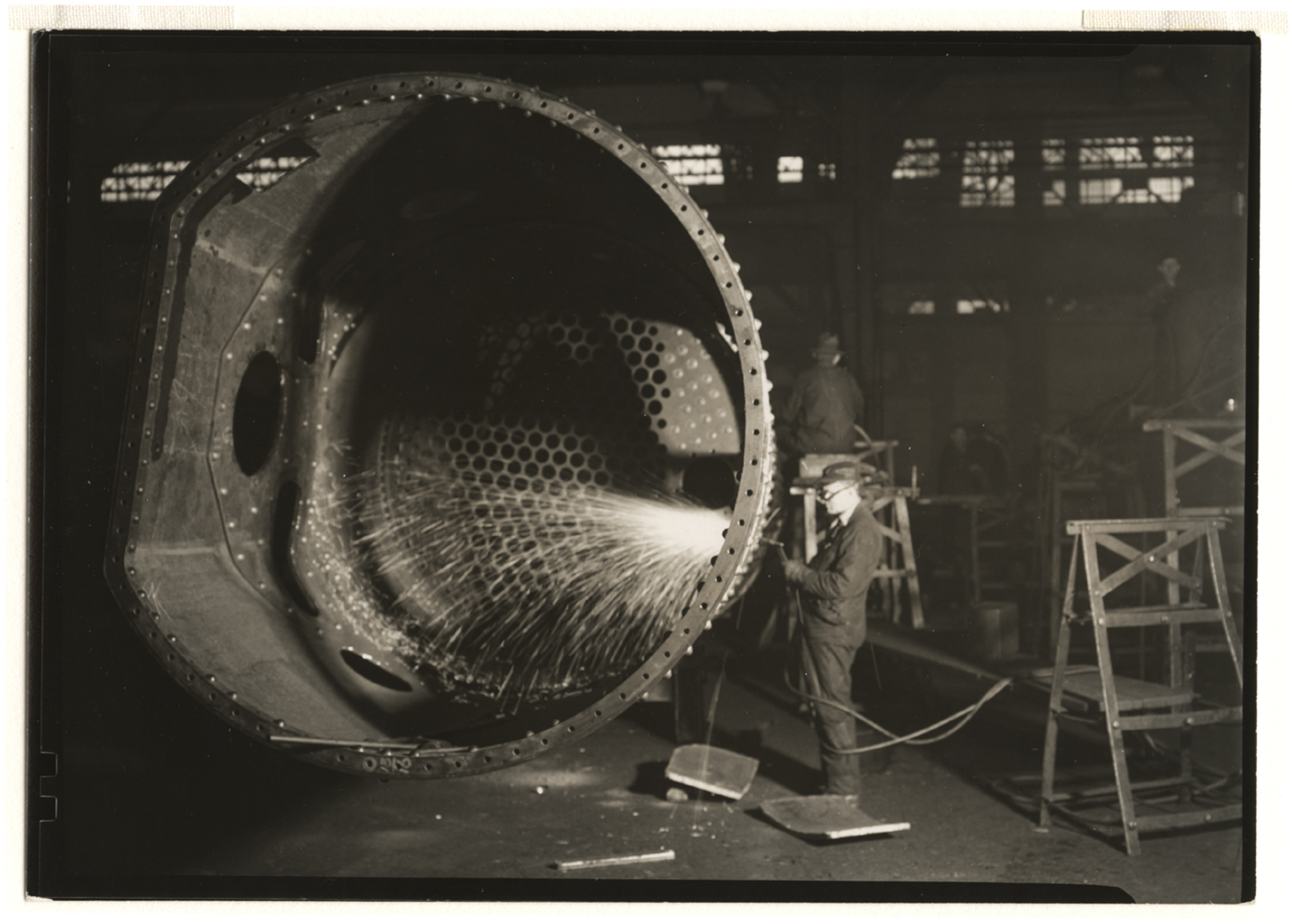 [Workers assembling boiler for a modern locomotive, Baldwin Locomotive ...