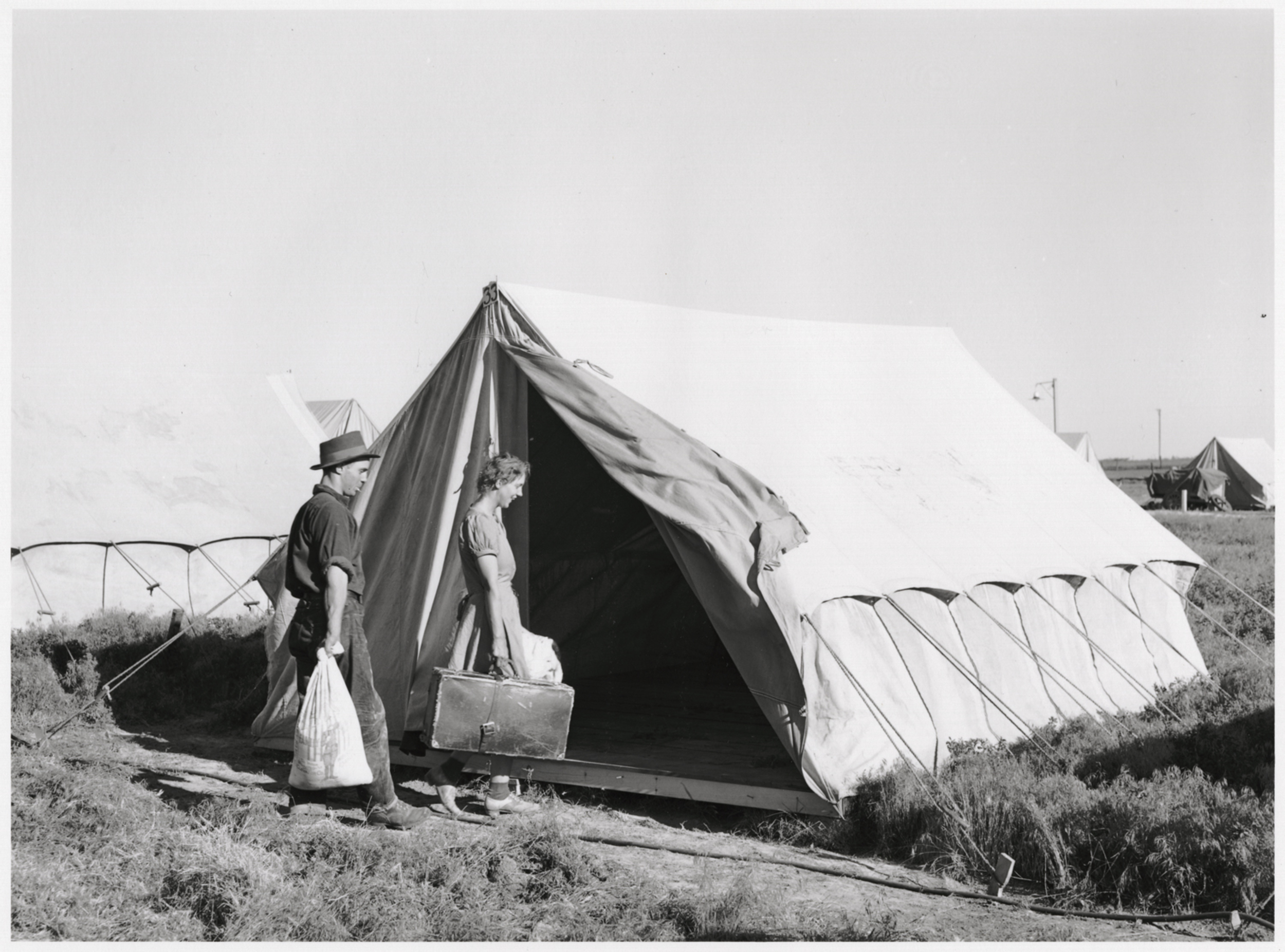 Wilder, Idaho. Farm workers unloading their car and moving into a tent ...