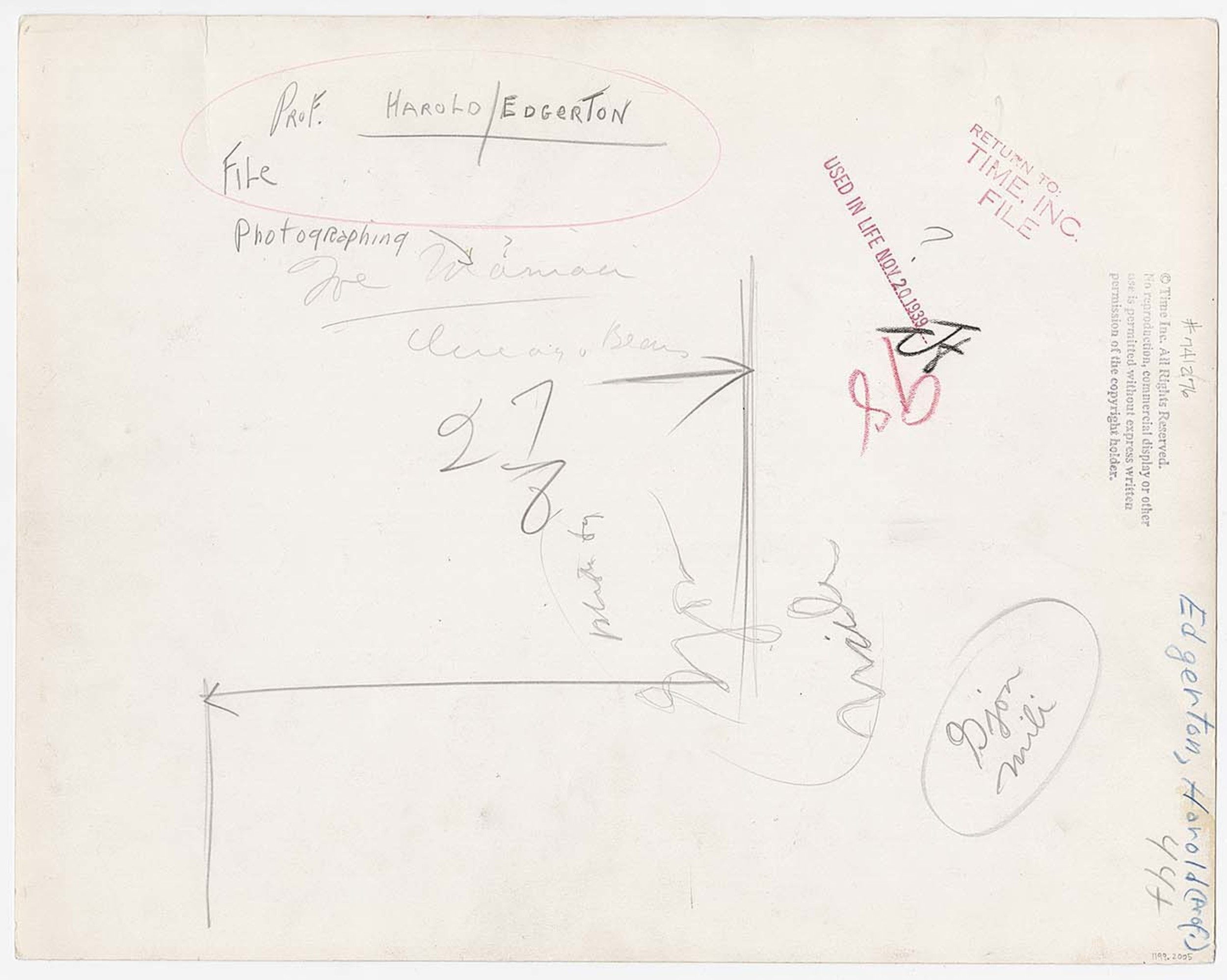 [Dr. Harold E. Edgerton taking stroboscopic picture of Joe Maniaci, ace ...