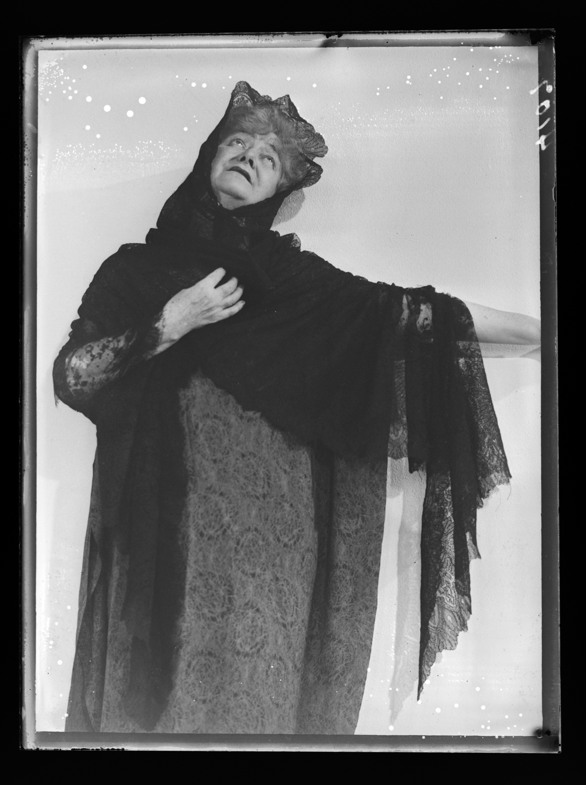 [Cecilia Loftus as Sarah Bernhardt] | International Center of Photography