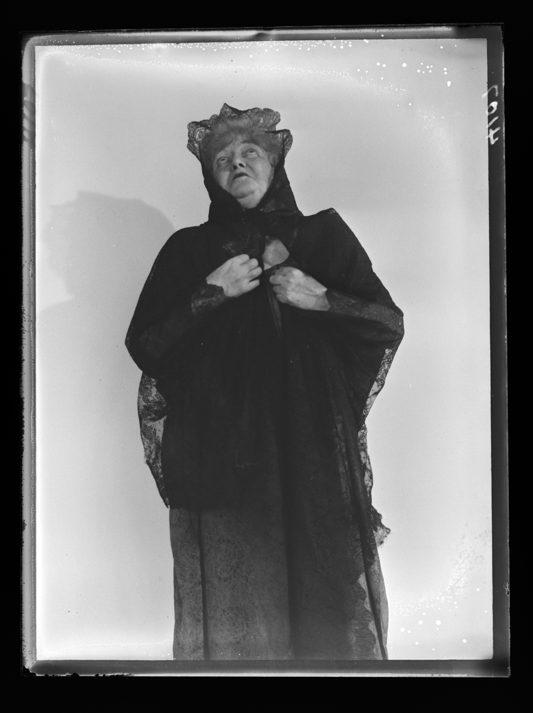 [Cecilia Loftus as Sarah Bernhardt] | International Center of Photography