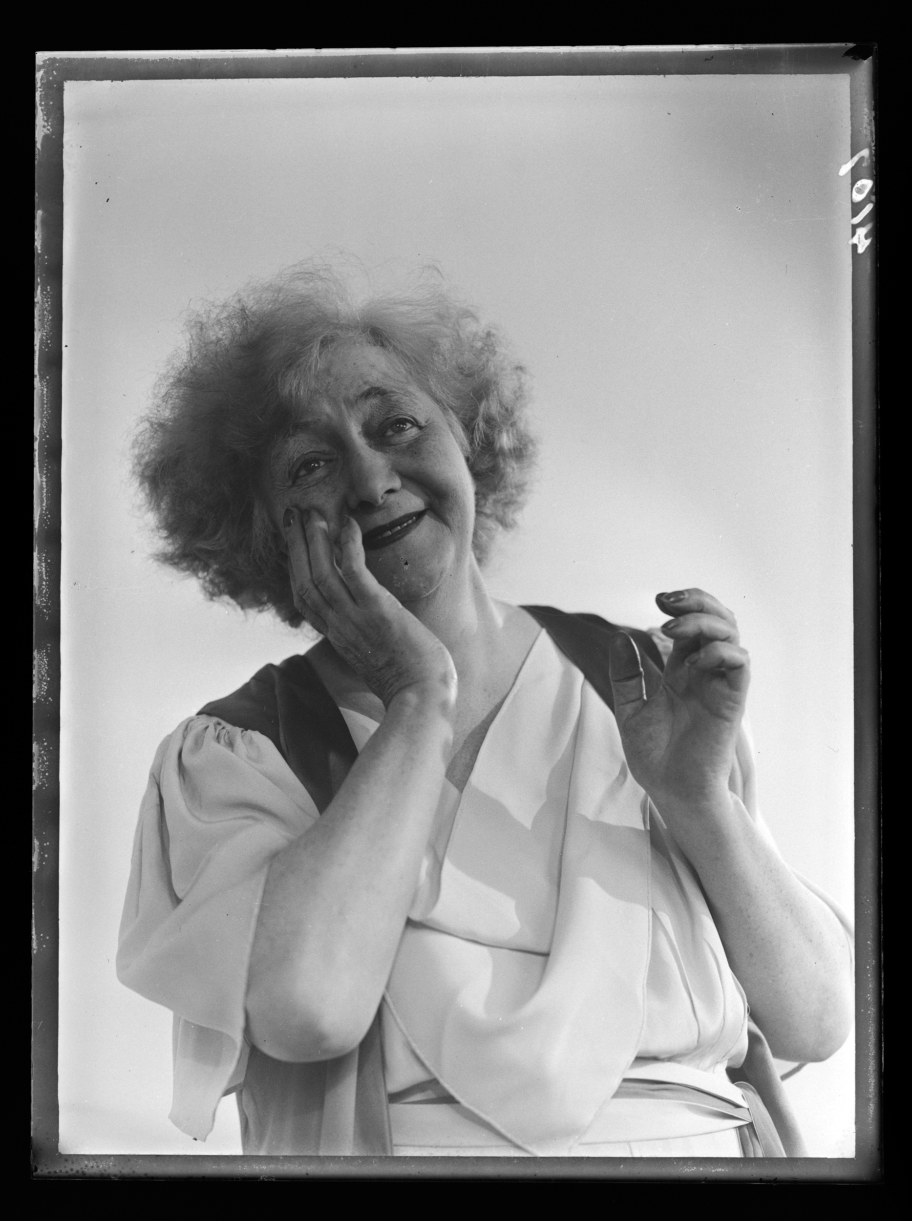 [Cecilia Loftus as Fannie Brice] | International Center of Photography
