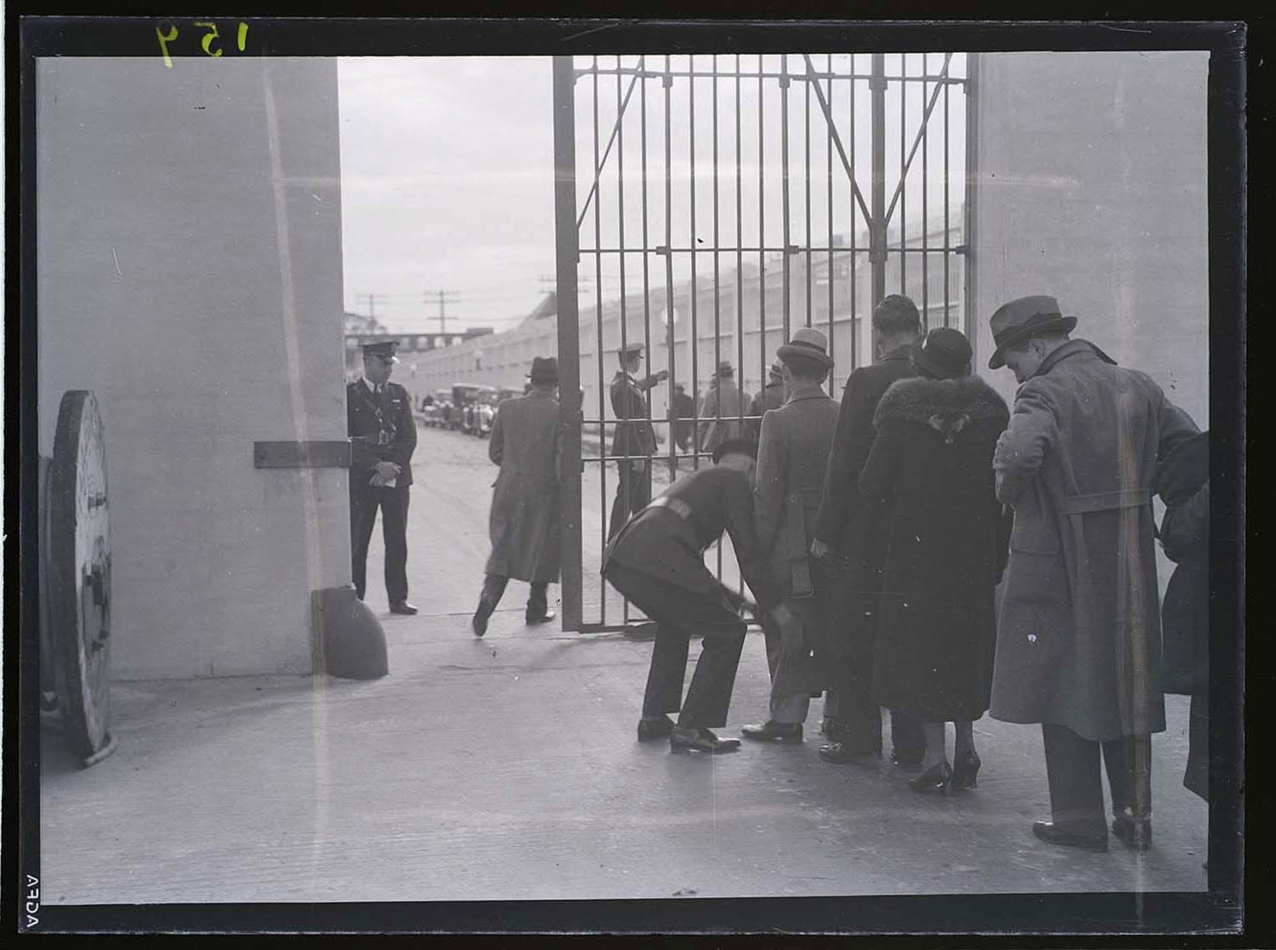 [Security check, Chicago] | International Center of Photography