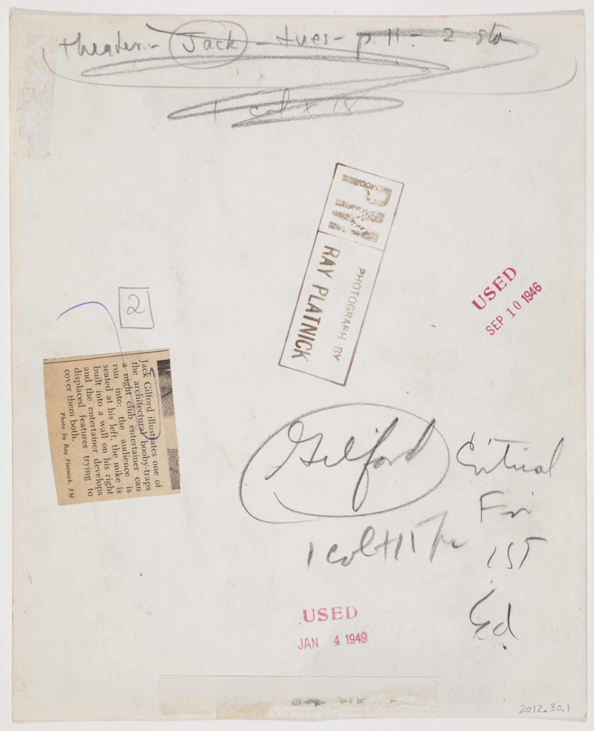 [Jack Gilford at microphone] | International Center of Photography