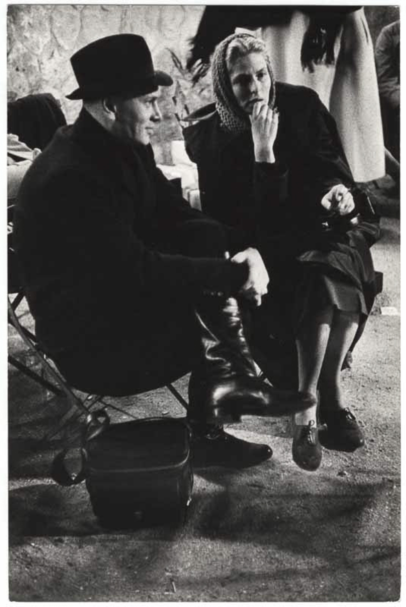 [Actors Yul Brynner and Ingrid Bergman relaxing on the set of ...