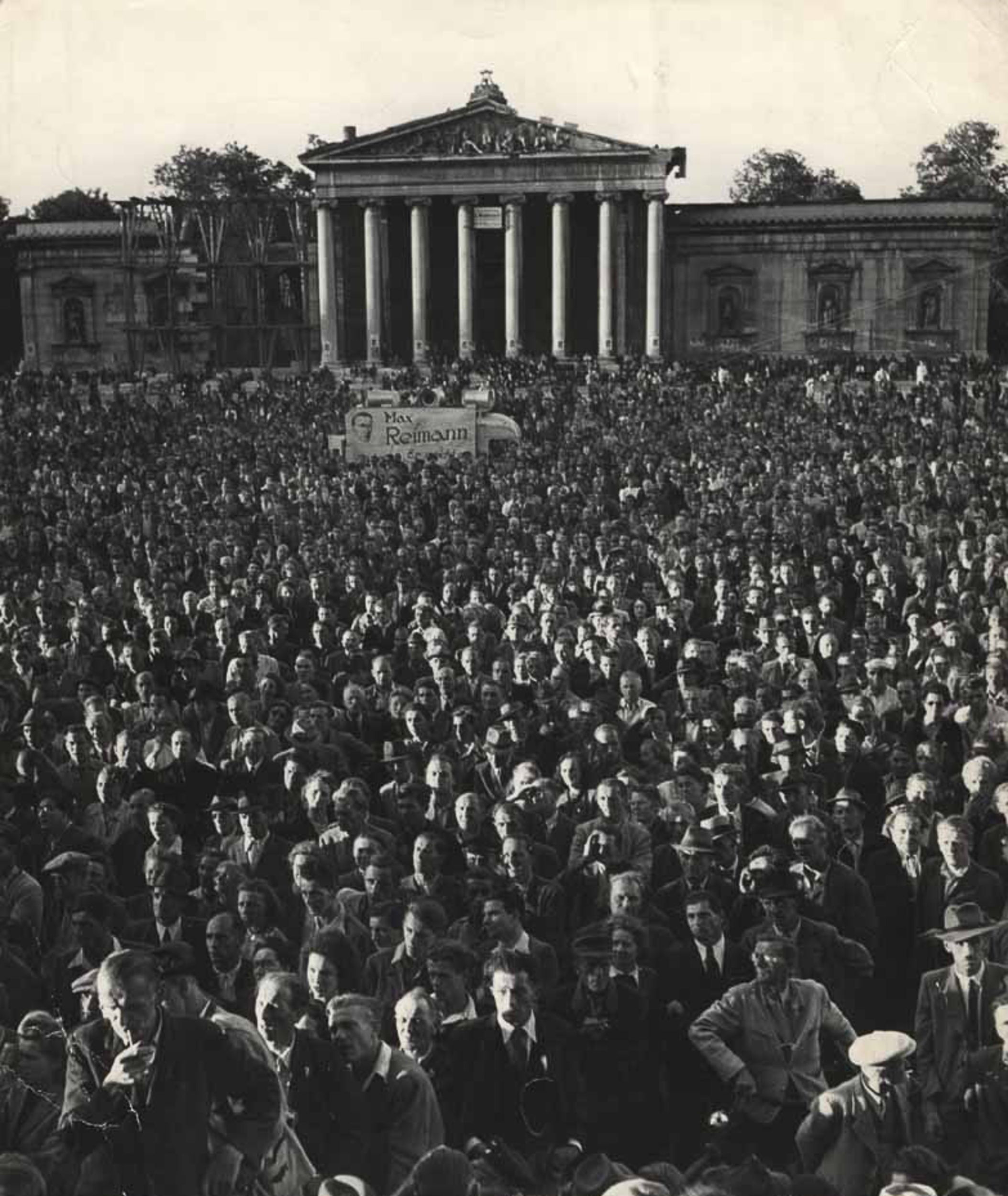 [Large crowd at an election rally, Koningsplatz, Munich, Germany ...