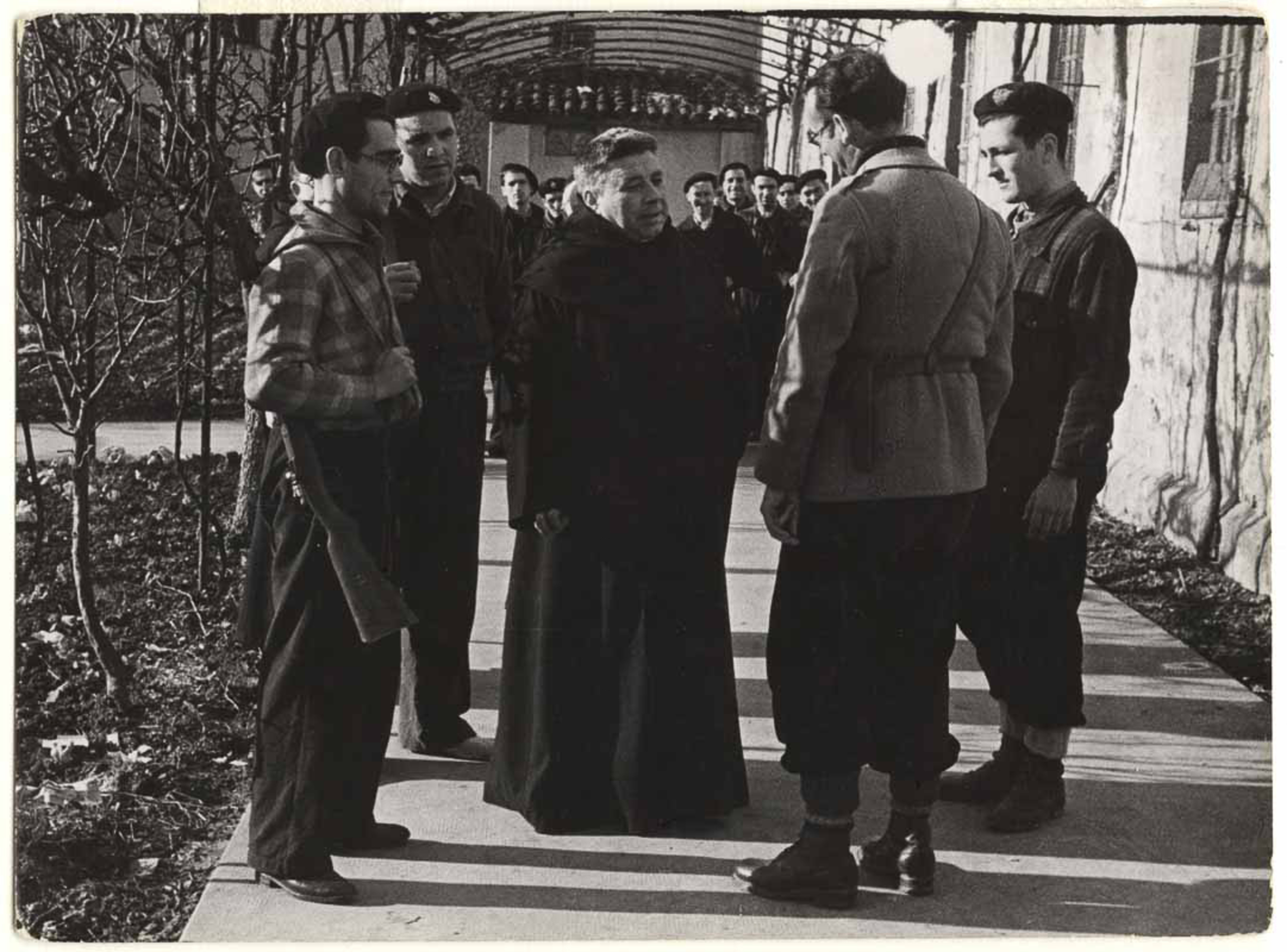 [Basque soldiers converse with a Basque friar in the cloister of ...