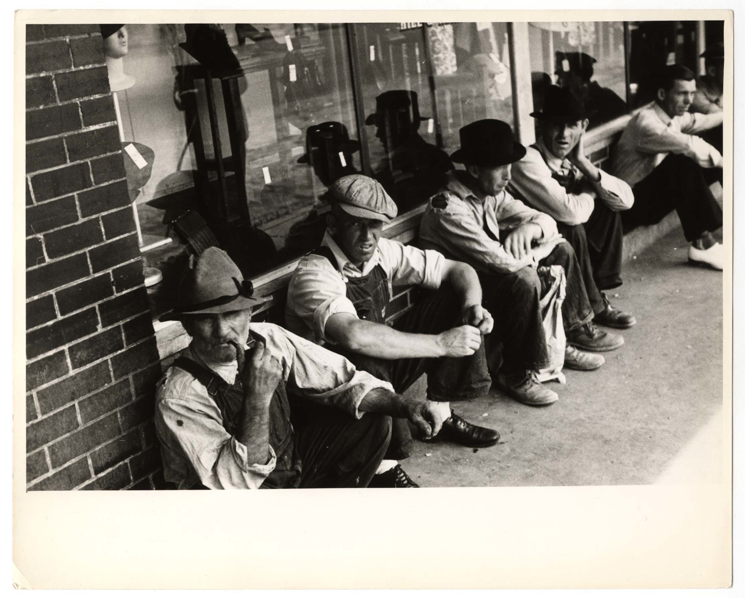 Men loafing in Crossville, Tennessee | International Center of Photography