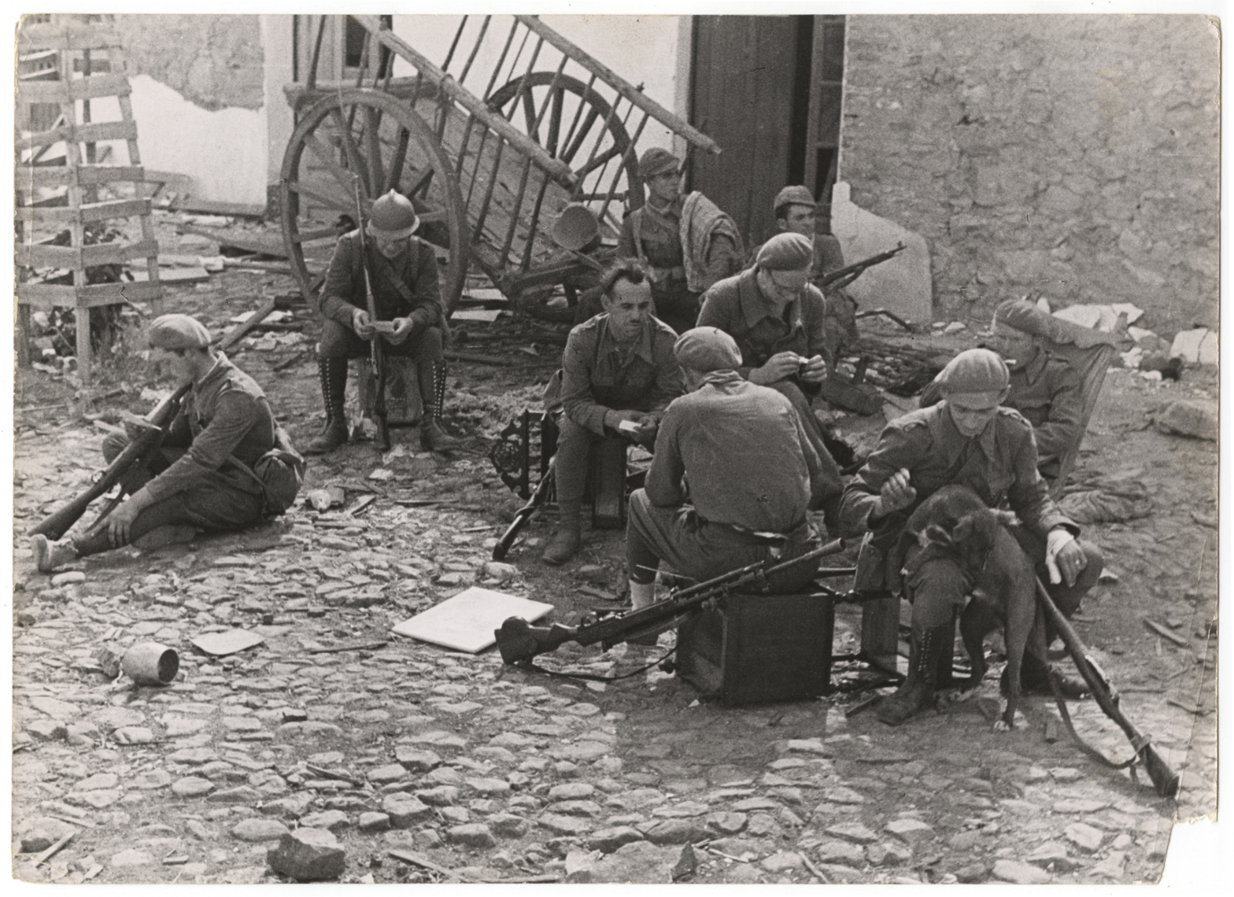 [Republican soldiers resting, La Granjuela, Spain] | International ...