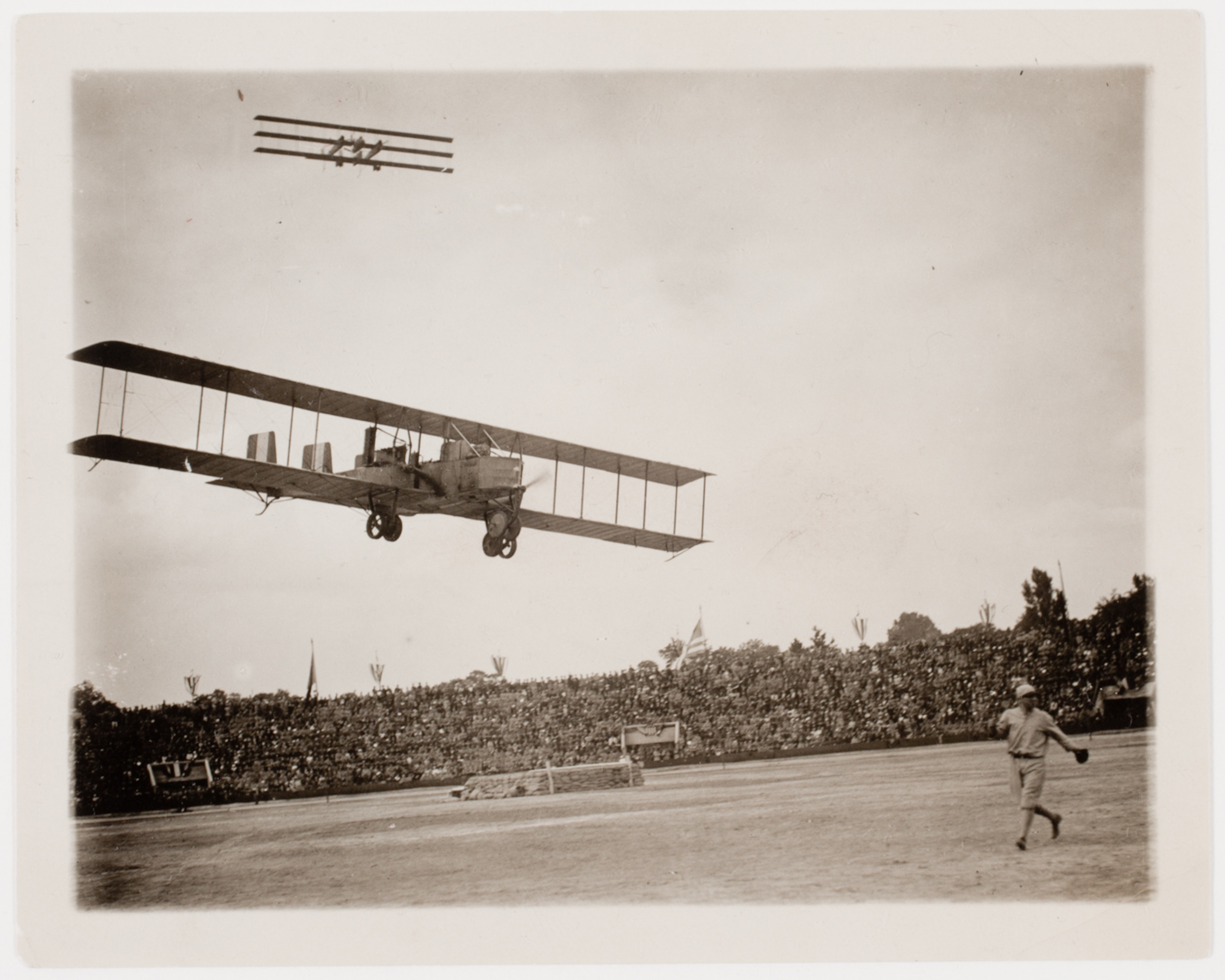 [Aerial demonstration during the Inter-Allied Games, Pershing Stadium ...