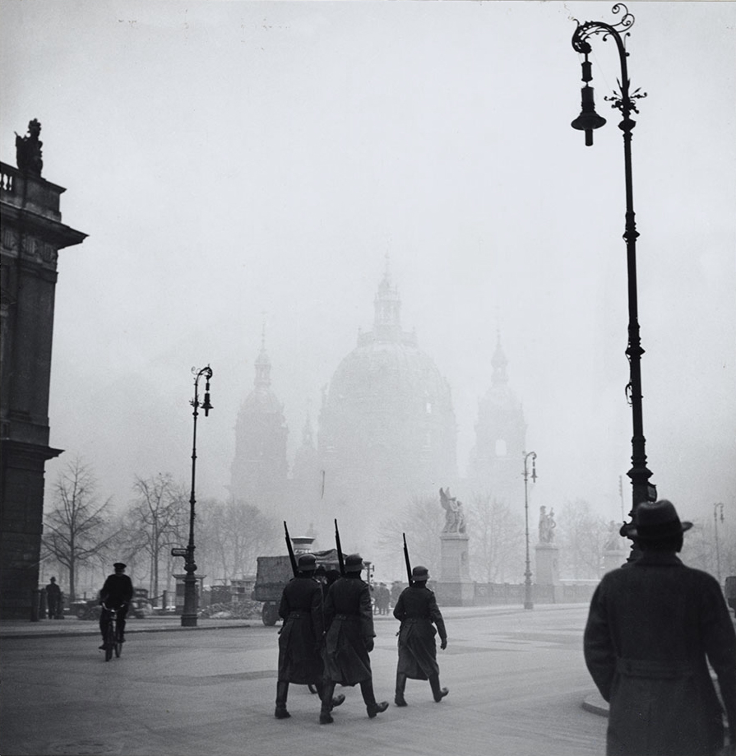 [Nazi soldiers marching next to the Arsenal in front of the Berlin ...