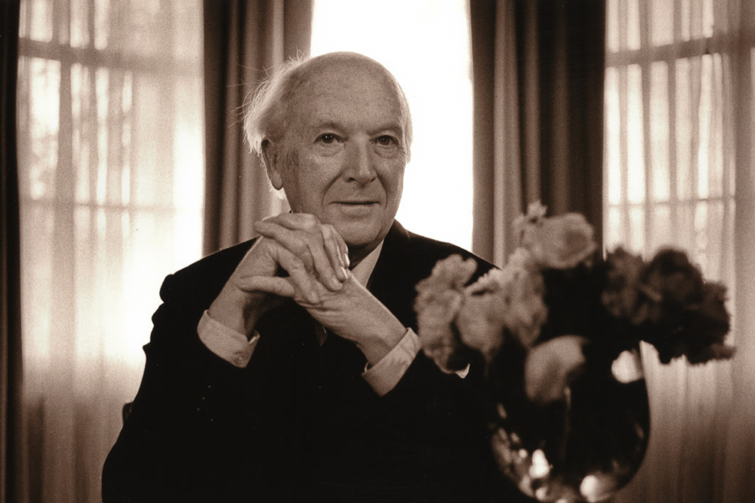 Sir Cecil Beaton at Home in London, England | International Center of ...