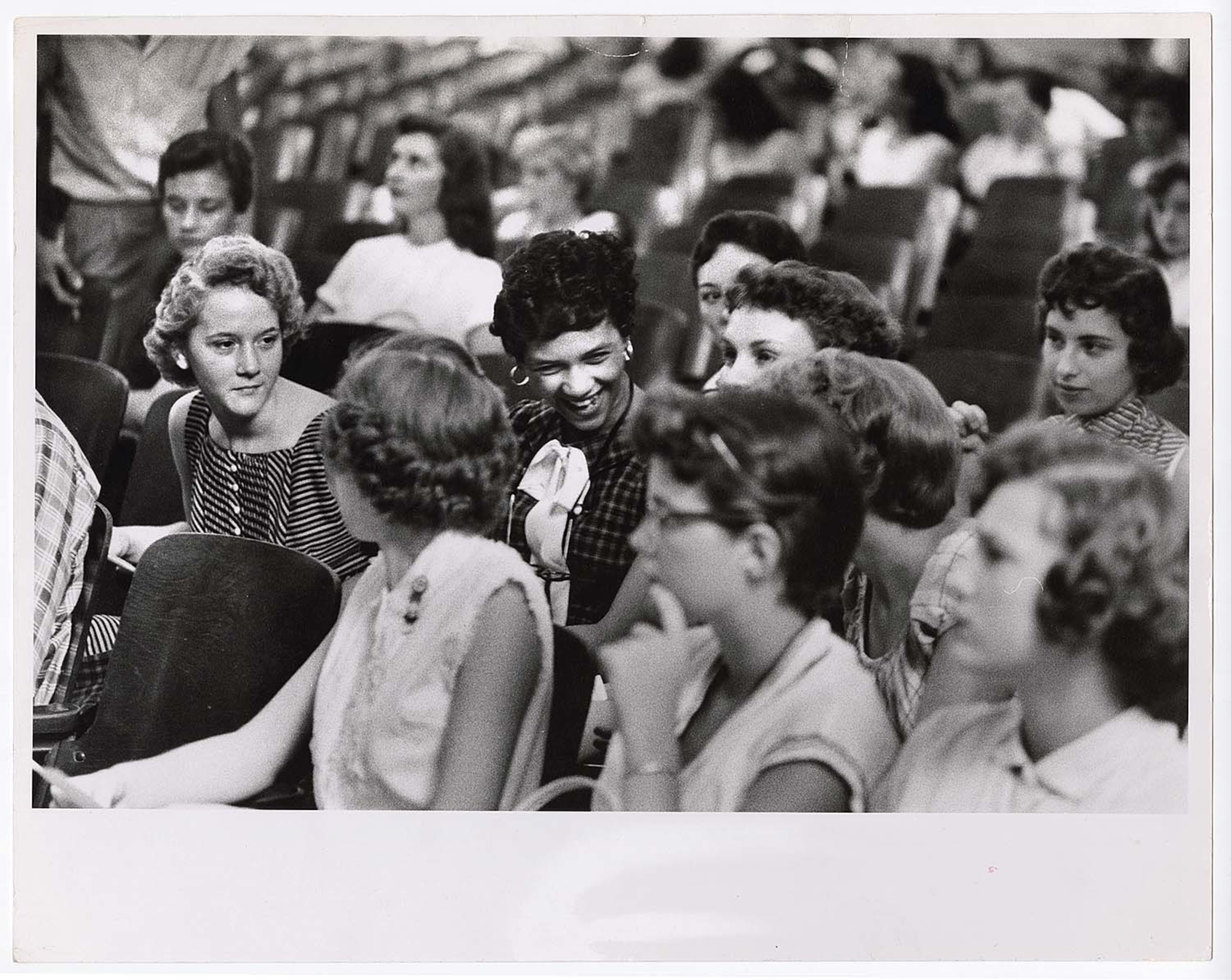 [Dorothy Counts experiences friendship, seated between Betty Broome, L ...