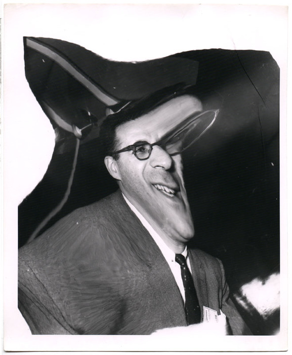 Photography show exhibitor (distortion) | 1International Center of ...