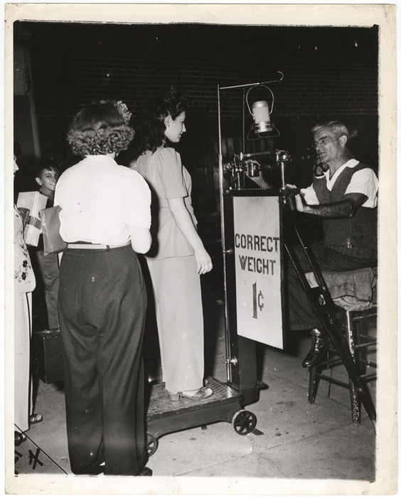 [Correct weight 1 cent] | International Center of Photography