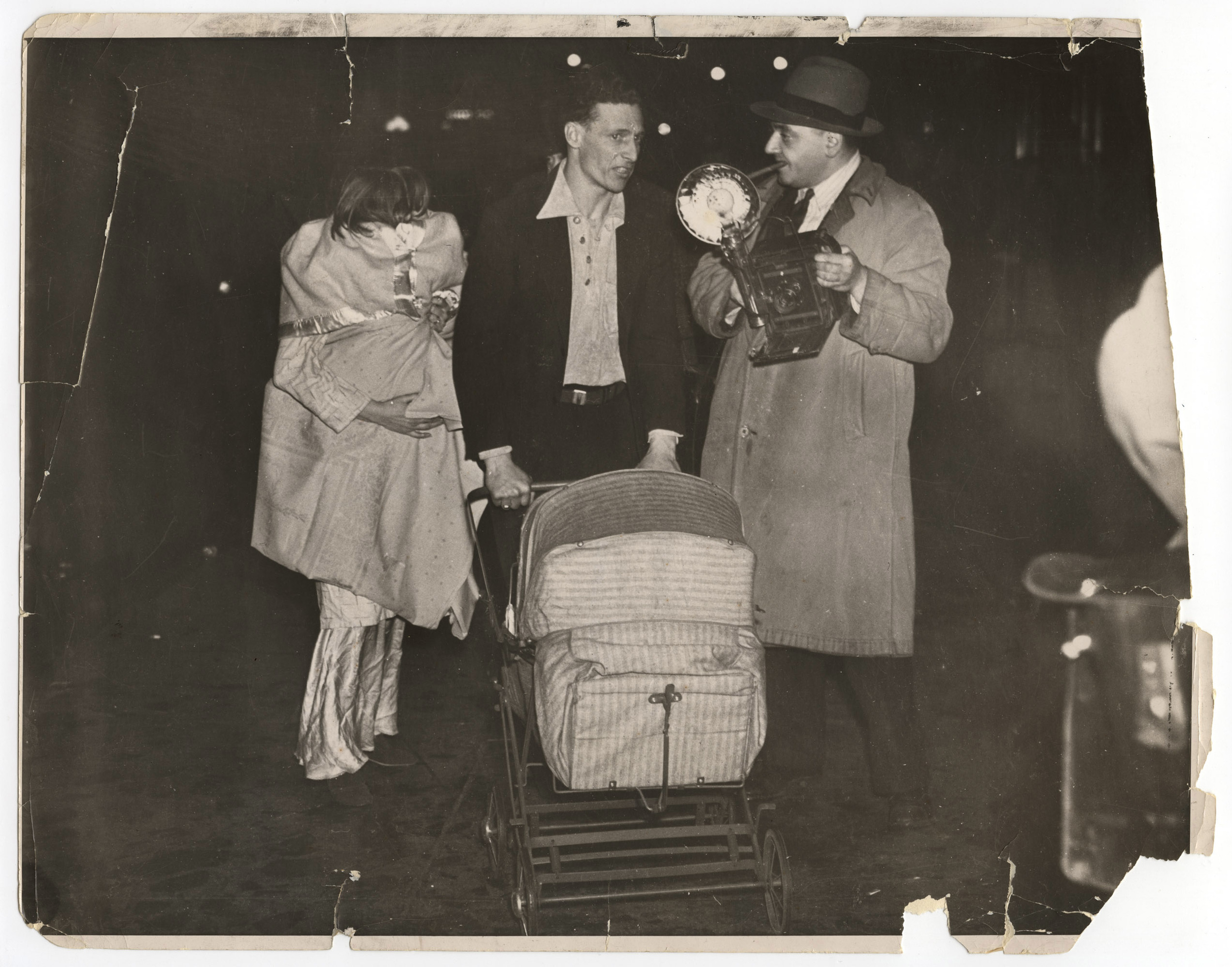 At scene of fire, Weegee first gets photos, then names, an important ...