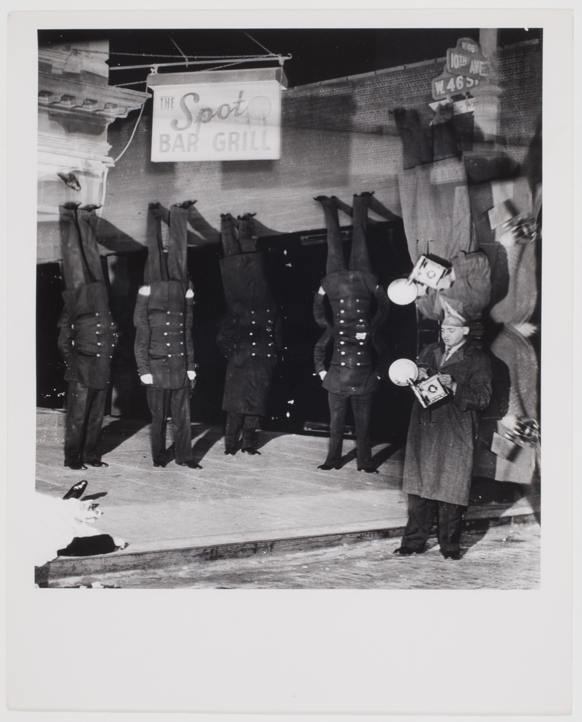 [Weegee and police with body of longshoreman David “the Beetle” Beadle ...