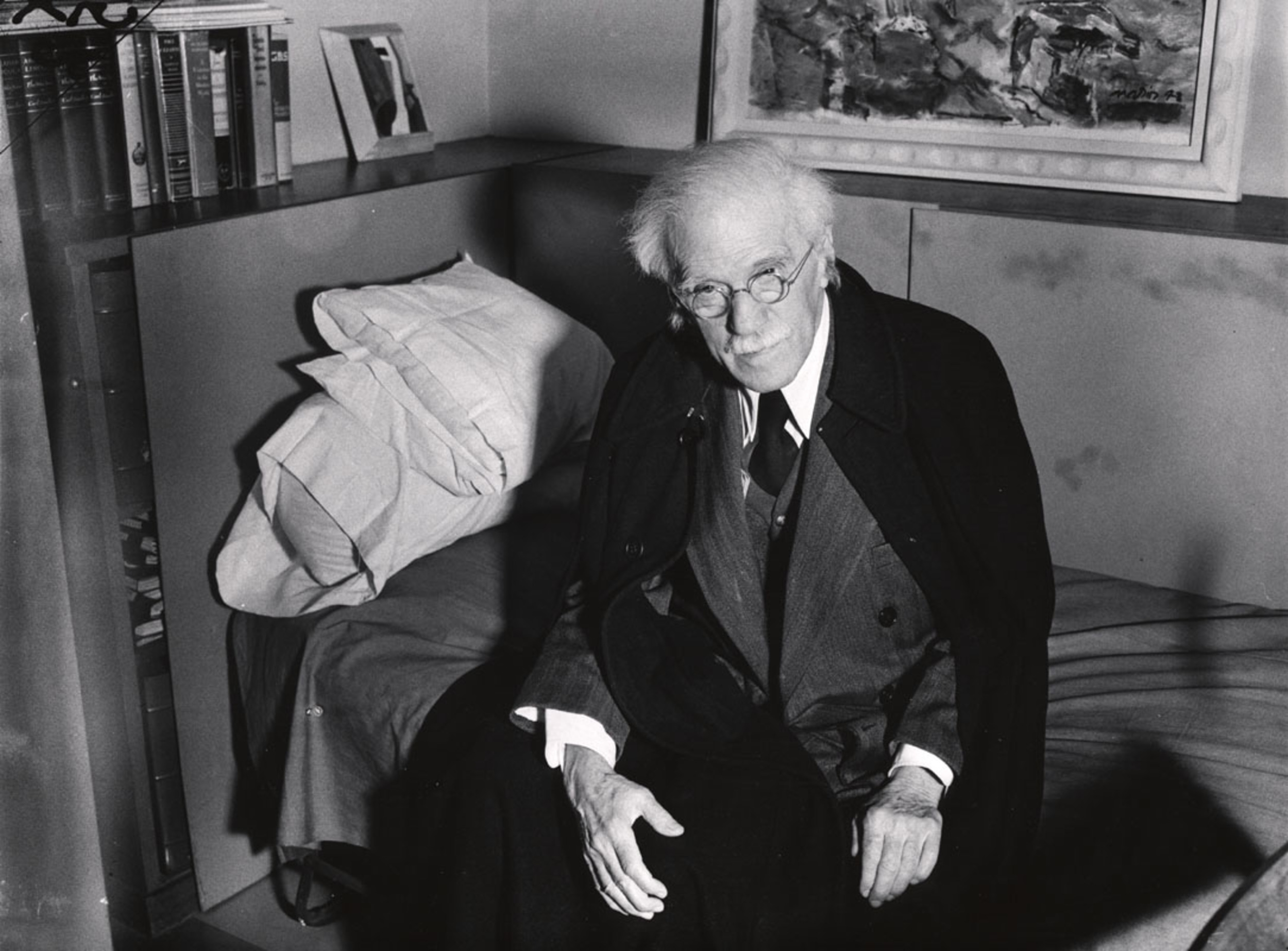 [Alfred Stieglitz in the office of his gallery, An American Place, New ...