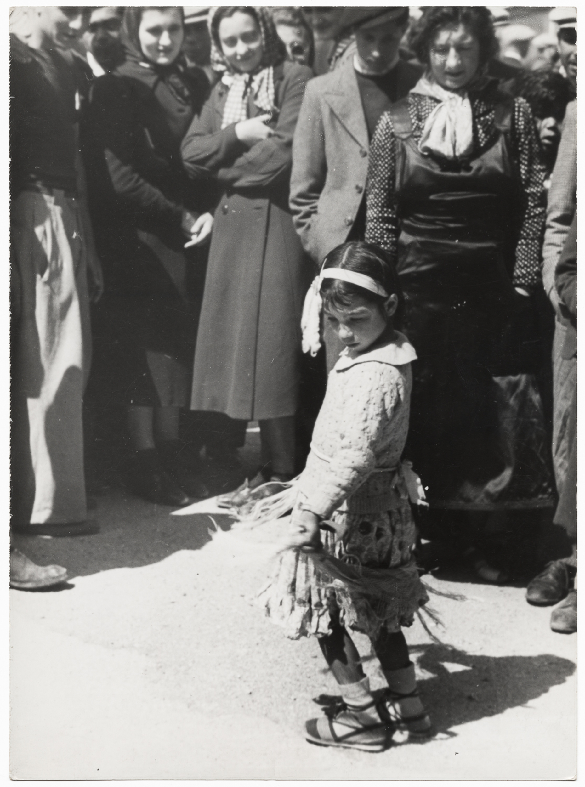 [Crowd of people watching a gypsy little gypsy girl dancing on the ...