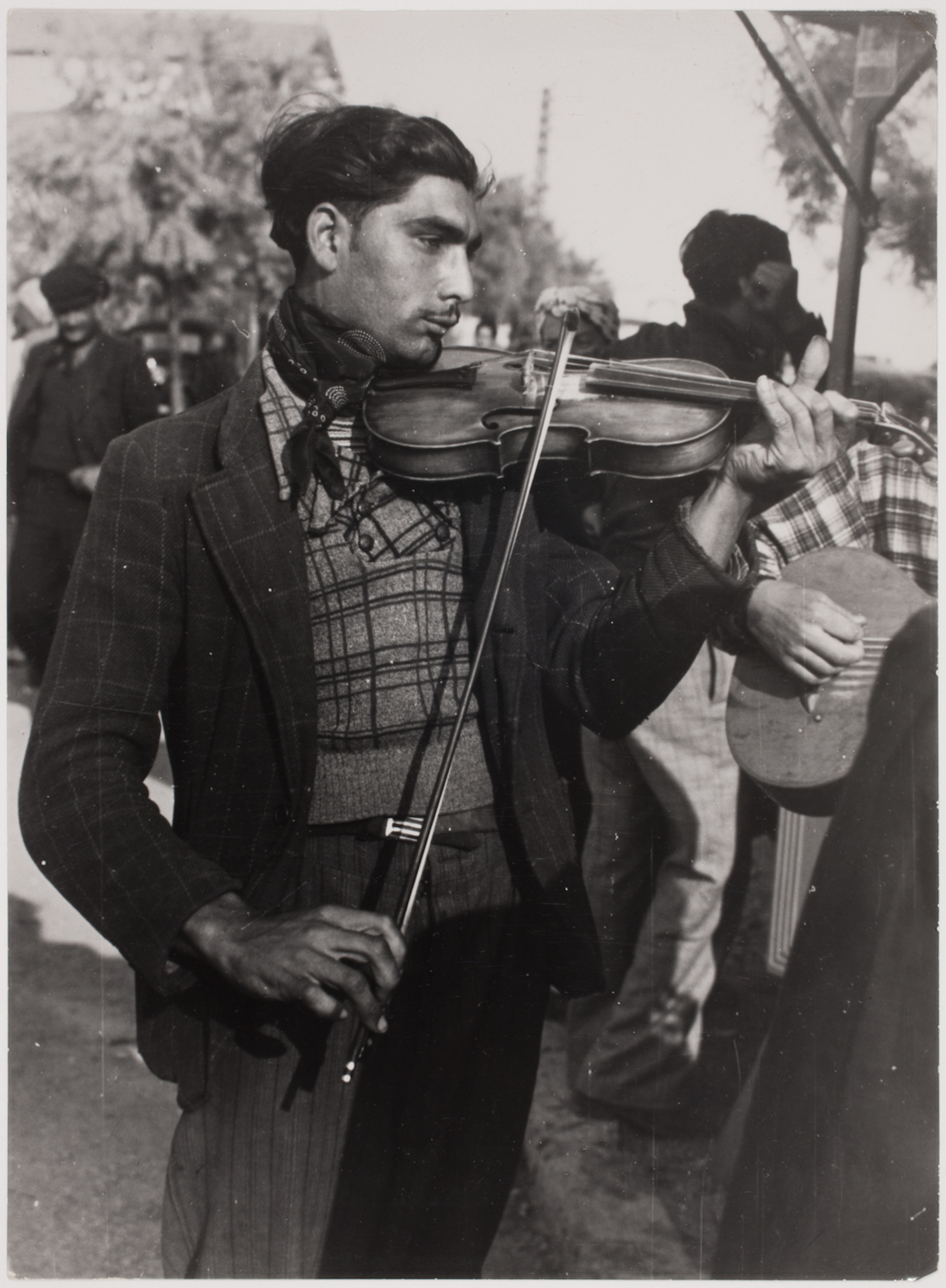 [Gypsy man playing a violin, Saintes-Maries-de-la-Mer, France ...