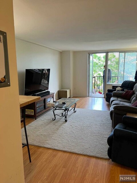 Fort Lee, NJ active rentals