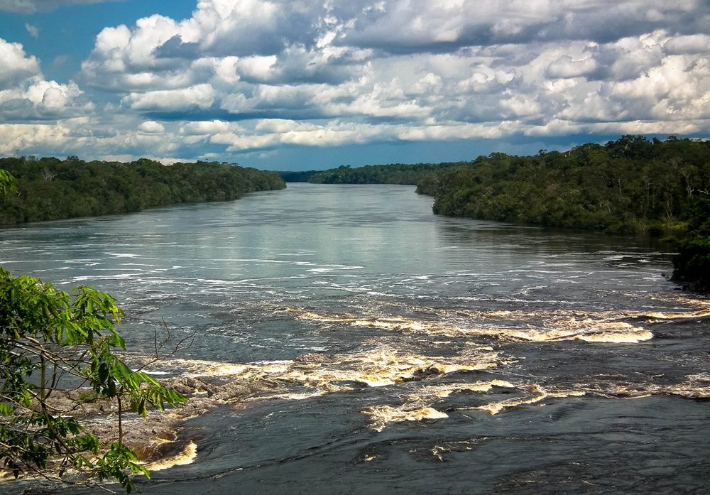 Rio Içana visto do alto da comunidade Tunuí Cachoeira - iGUi Ecologia