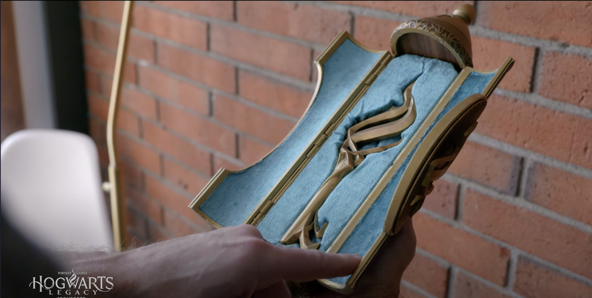 Hogwarts Legacy: REAL LIFE MAGICAL PORTKEY! - I Like To Make Stuff