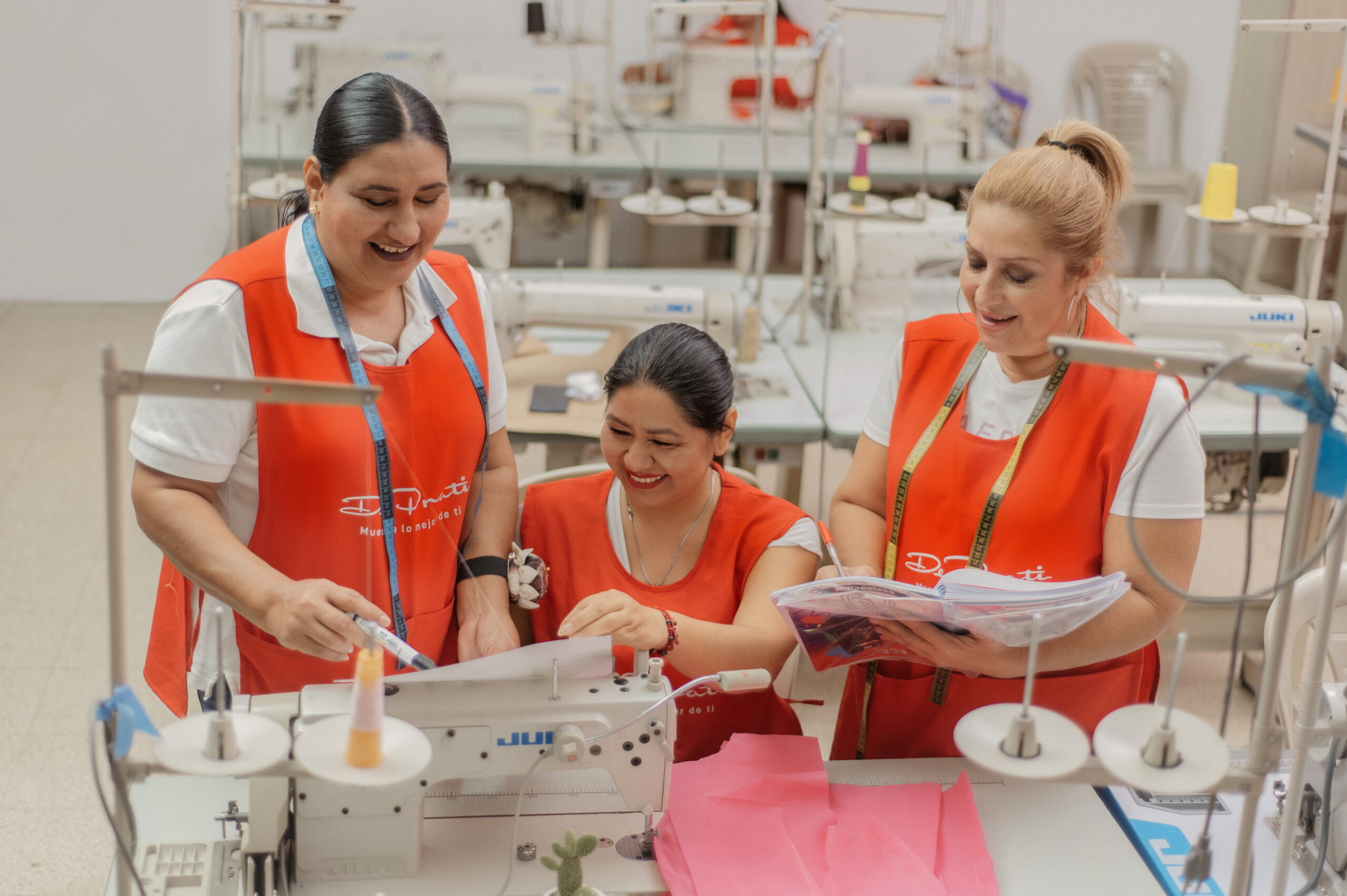 Mujeres Confeccionistas – De Prati