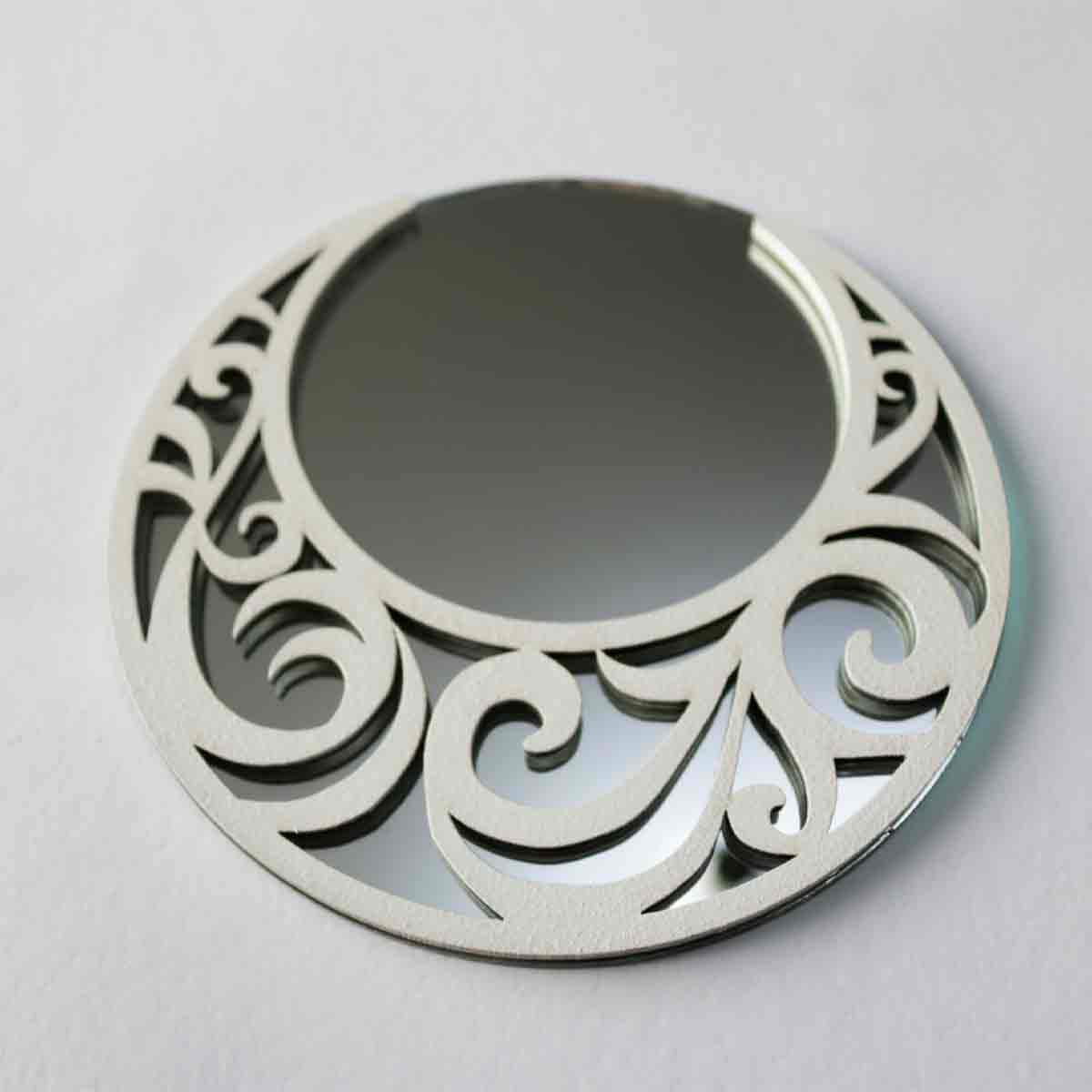 Ripley - ESPEJO DE MANO CON DISEÑO DE LUNITA MEDIDA 15CM