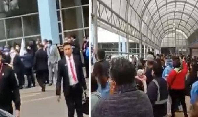 Fuera, Castillo, fuera!”: visitantes y...