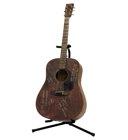 Charitybuzz: Own Chris Martin's Guitar That He Used & Smashed on O ...