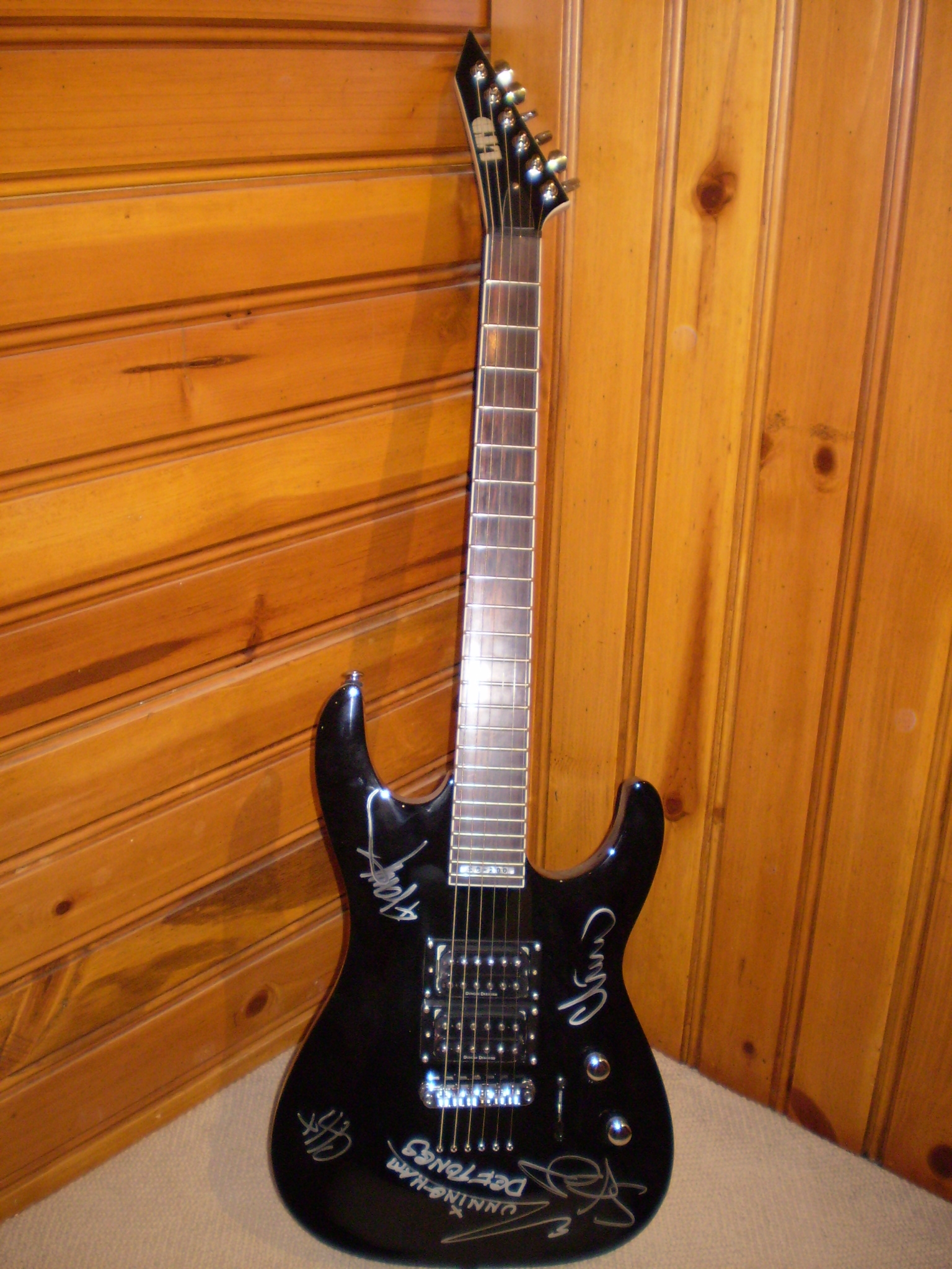 Charitybuzz: Deftones ESP Guitar, Autographed by Full Band (Including ...