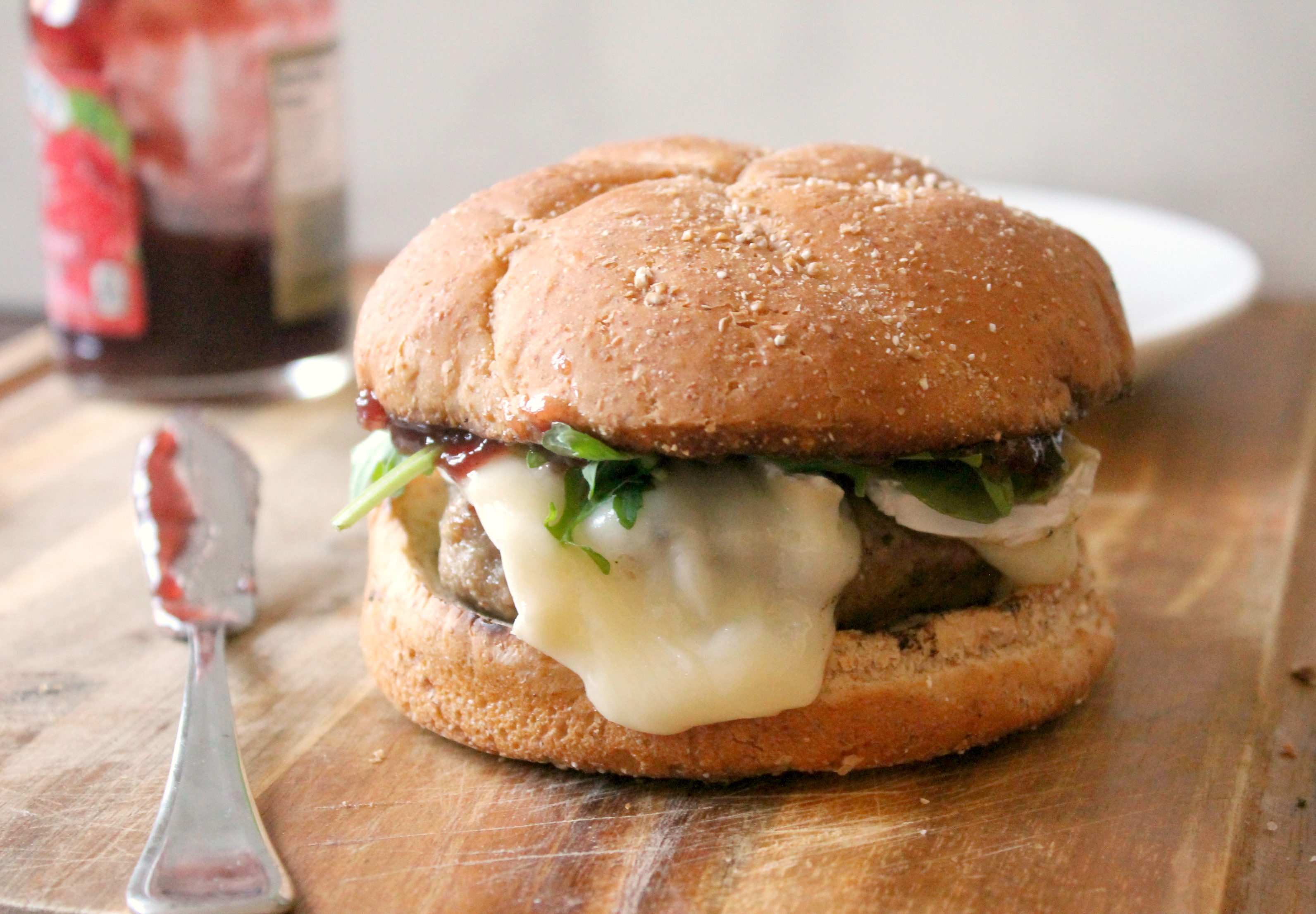 Rosemary-Lemon Turkey Burgers with Brie, Raspberry Jam & Arugula Recipe ...